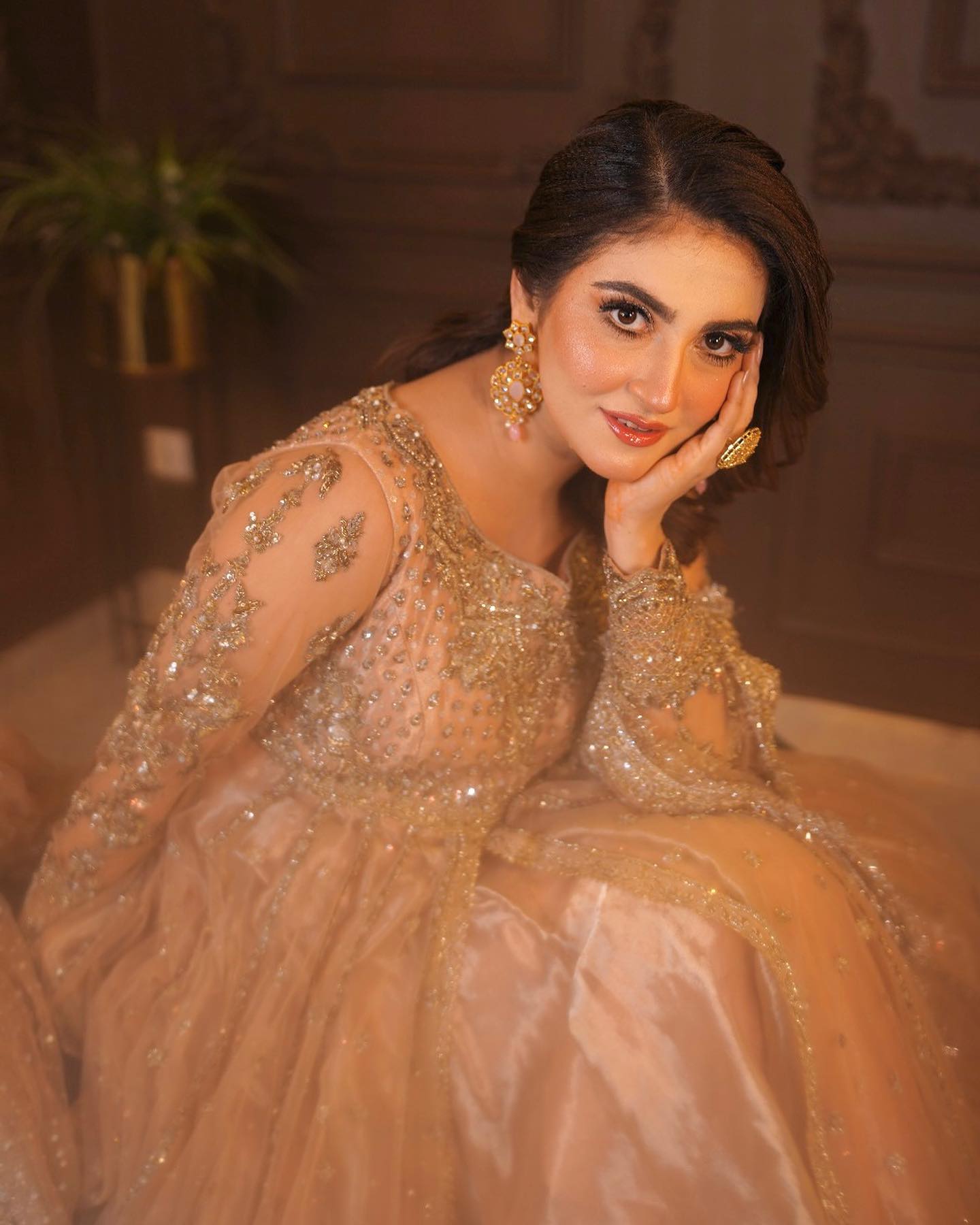 Hiba Bukhari Fame, Success & Popularity - What's The Secret | Reviewit.pk