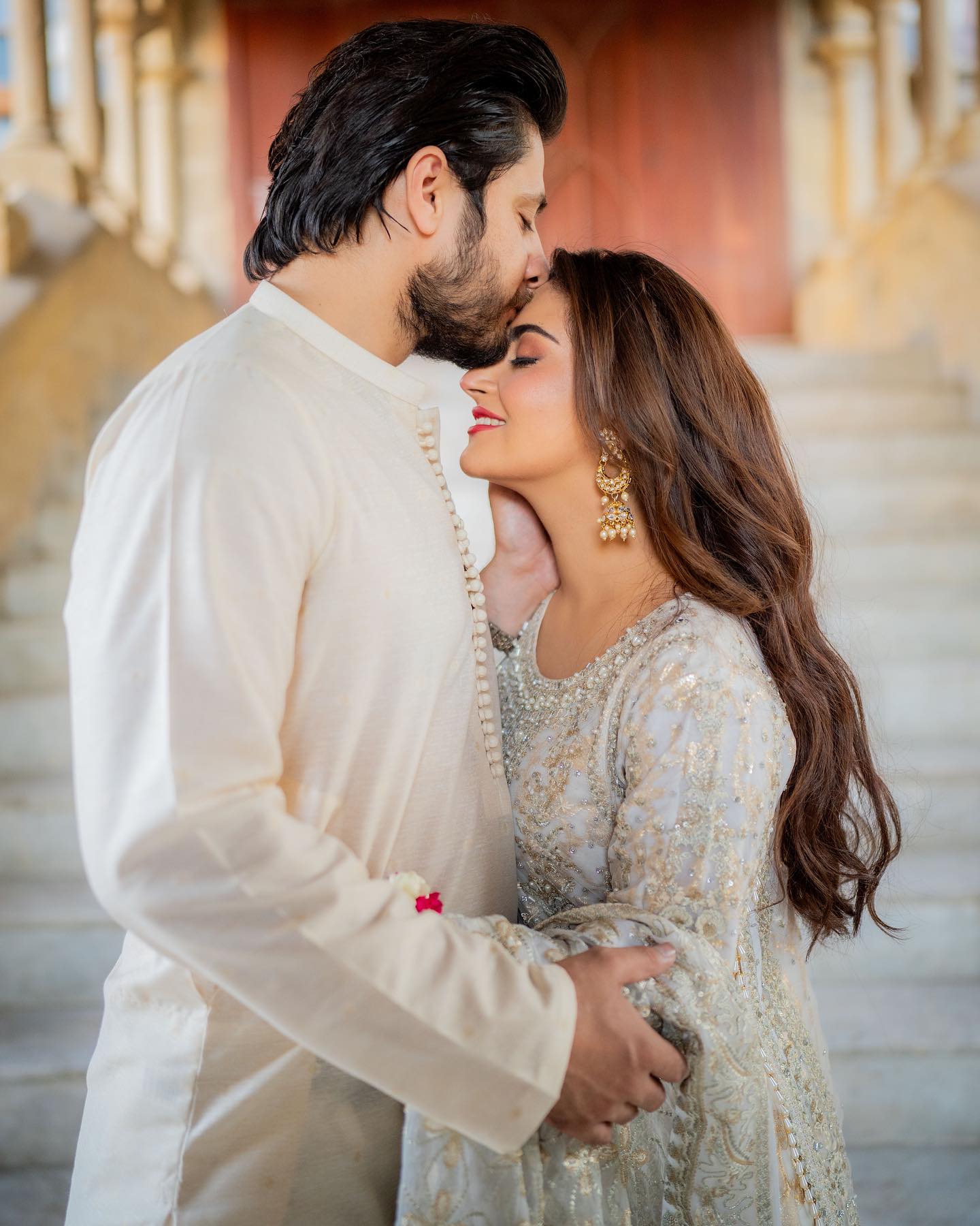 Hiba Bukhari Fame, Success & Popularity - What's The Secret | Reviewit.pk