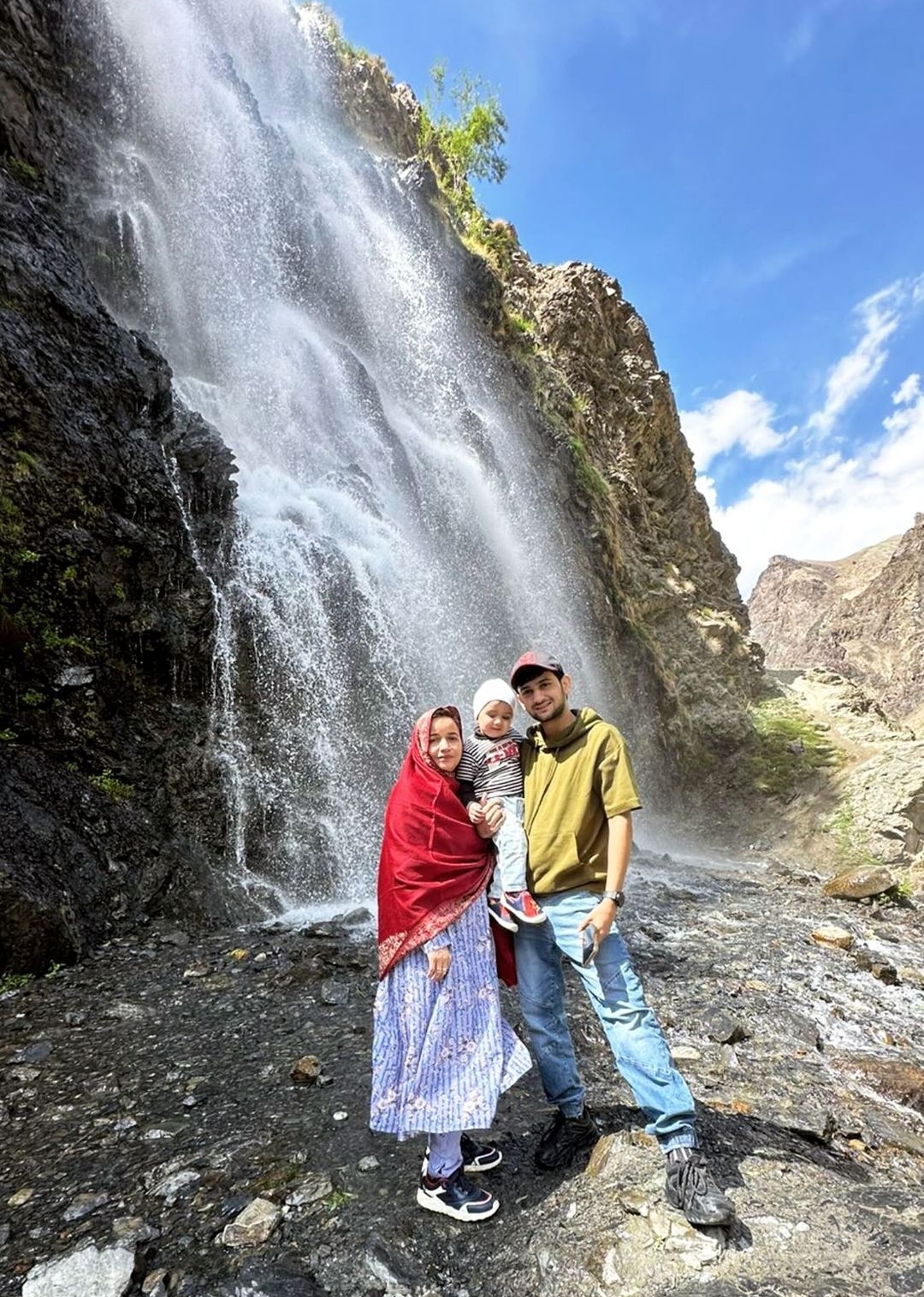 Maaz Safder's Adorable Family Pictures | Reviewit.pk