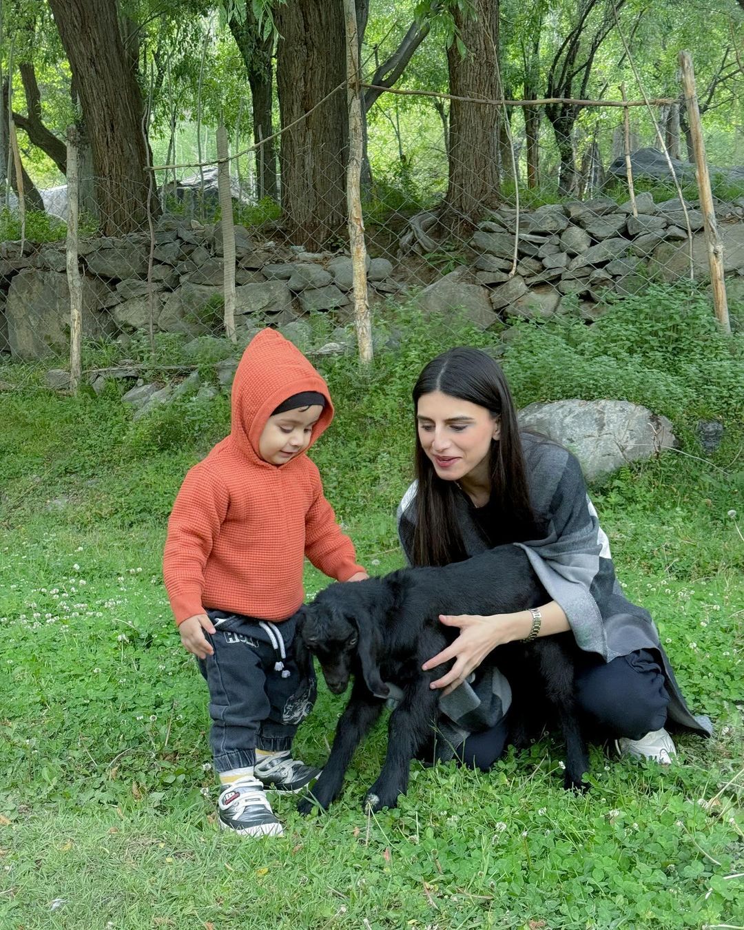 Maaz Safder's Adorable Family Pictures | Reviewit.pk