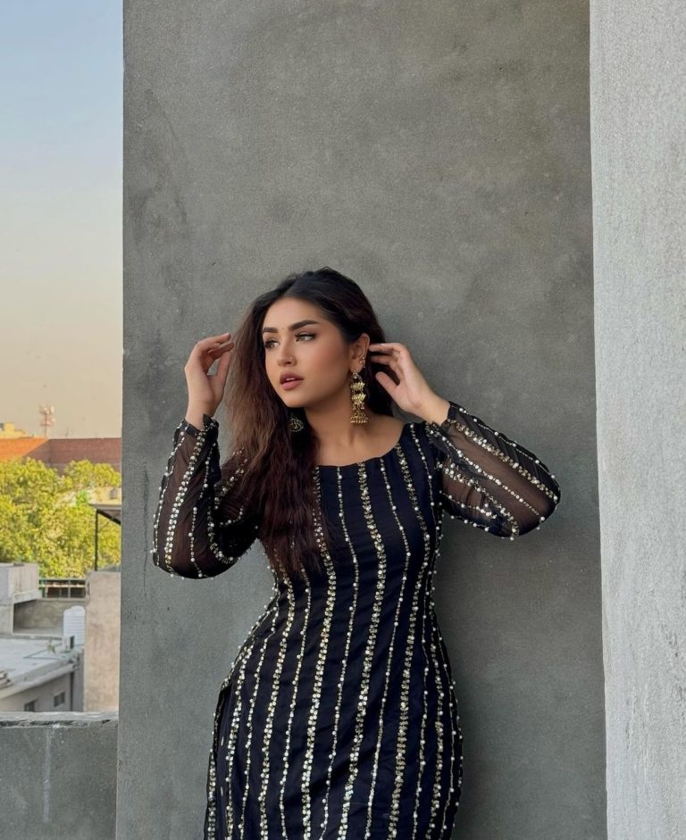 Tiktoker Minahil Malik Faces Criticism For Recreating Heeramandi Song ...