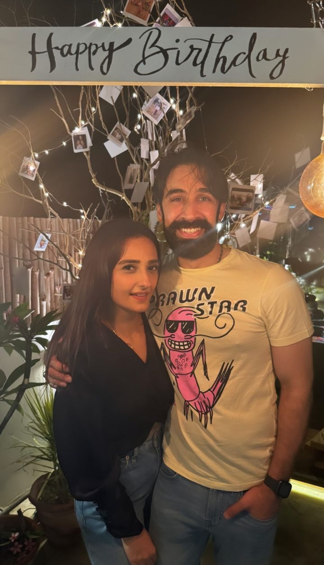 Momal Sheikh Celebrates Birthday With Family & Friends | Reviewit.pk