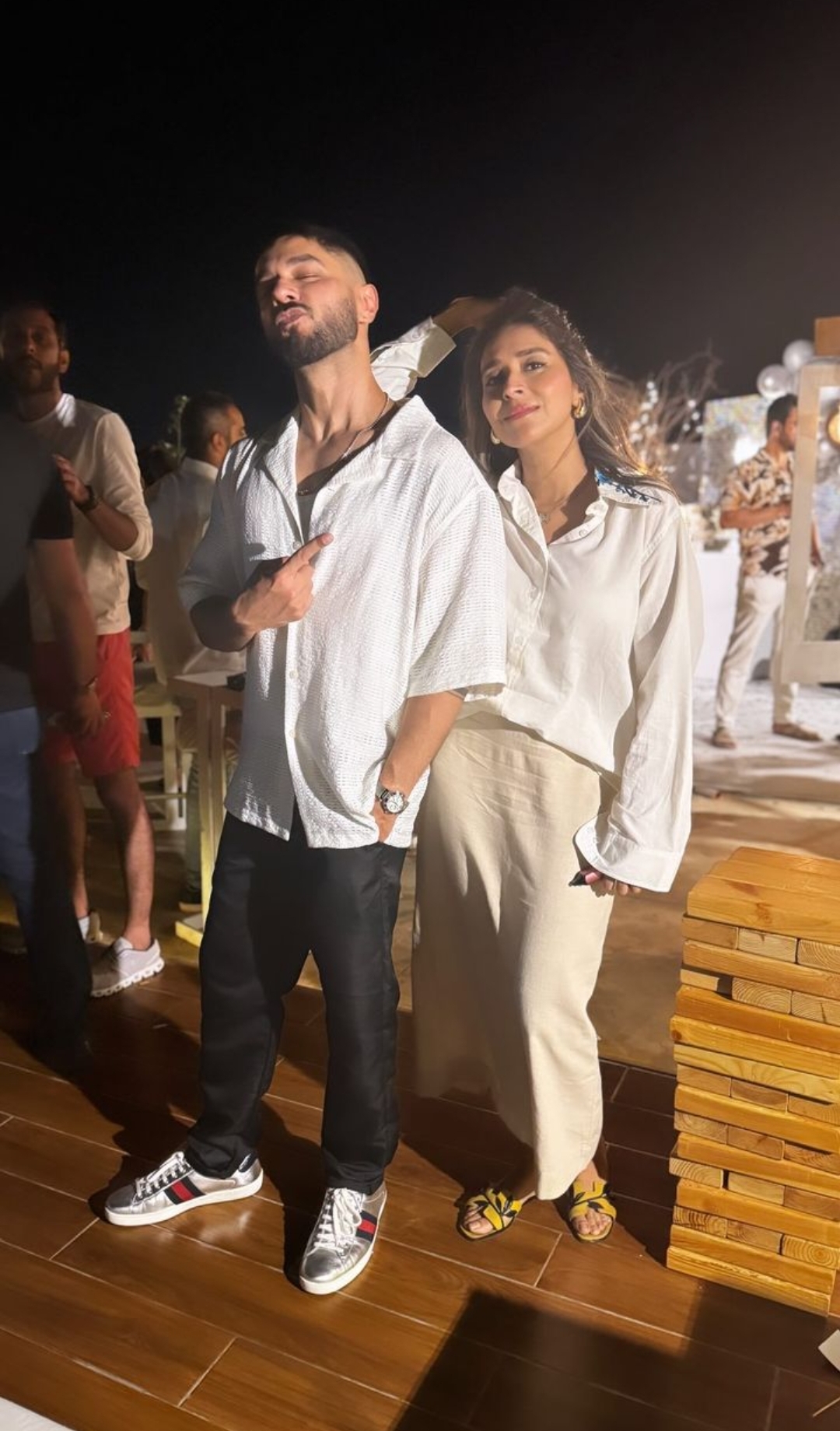 Momal Sheikh Celebrates Birthday With Family & Friends | Reviewit.pk