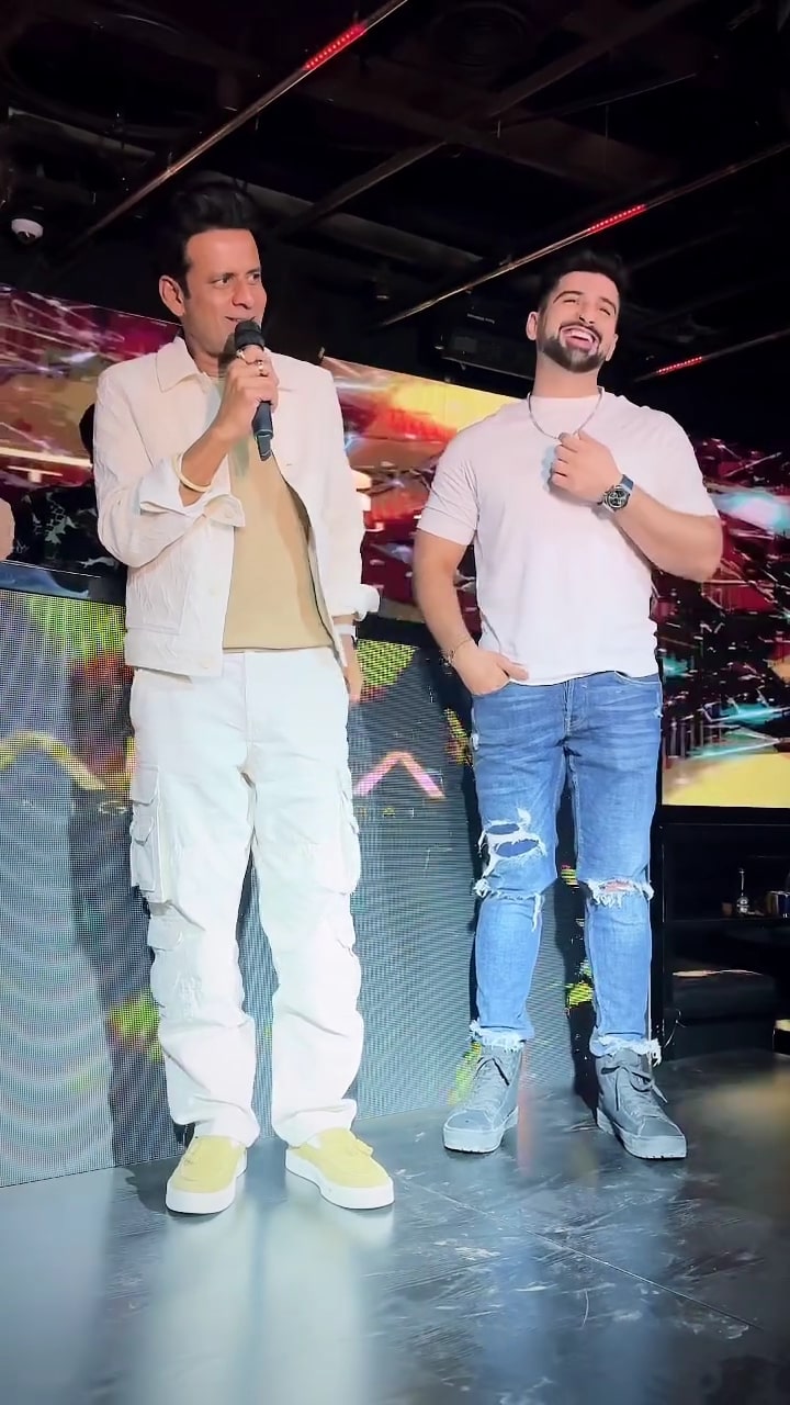 Muneeb Butt And Manoj Bajpayee's Sweet Interaction Wins Hearts | Reviewit.pk