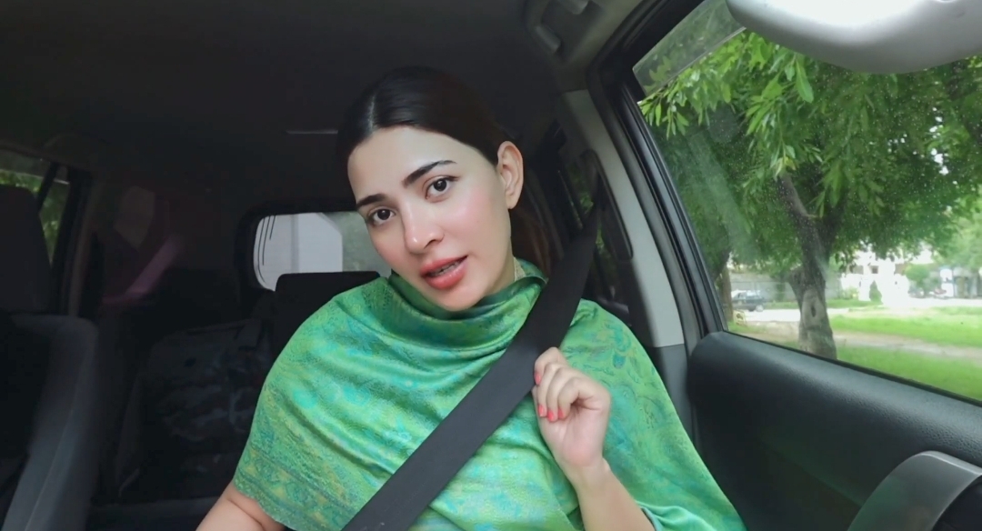 Naimal Khawar & Hamza Ali Abbasi New Pictures From Lunch | Reviewit.pk