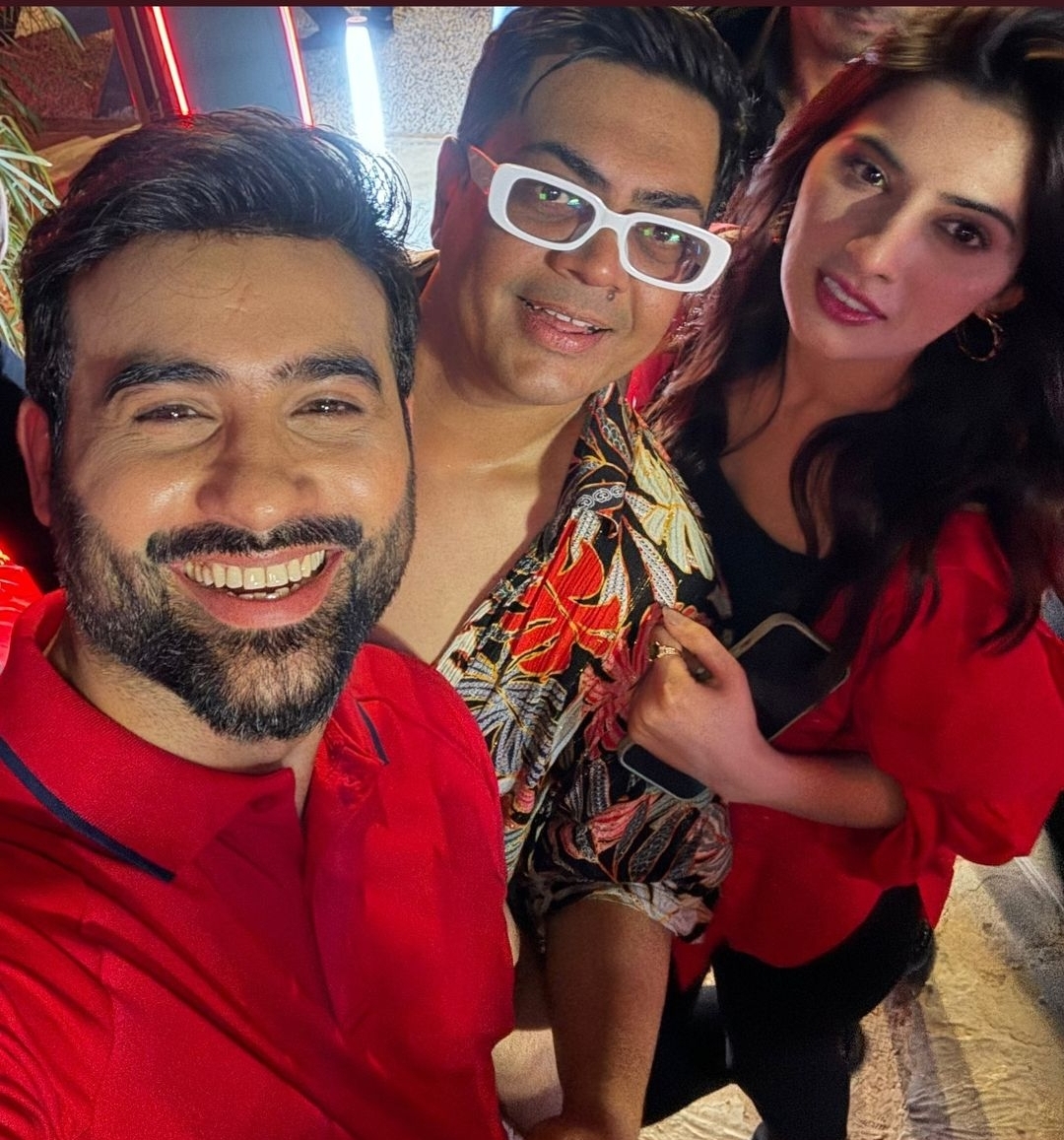 Rabya Kulsoom Family Spotted At Asim Azhar's Album Launch | Reviewit.pk