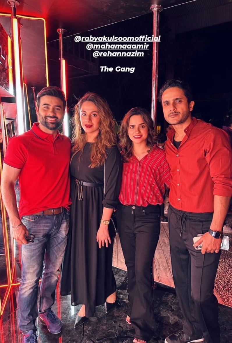 Rabya Kulsoom Family Spotted At Asim Azhar's Album Launch | Reviewit.pk