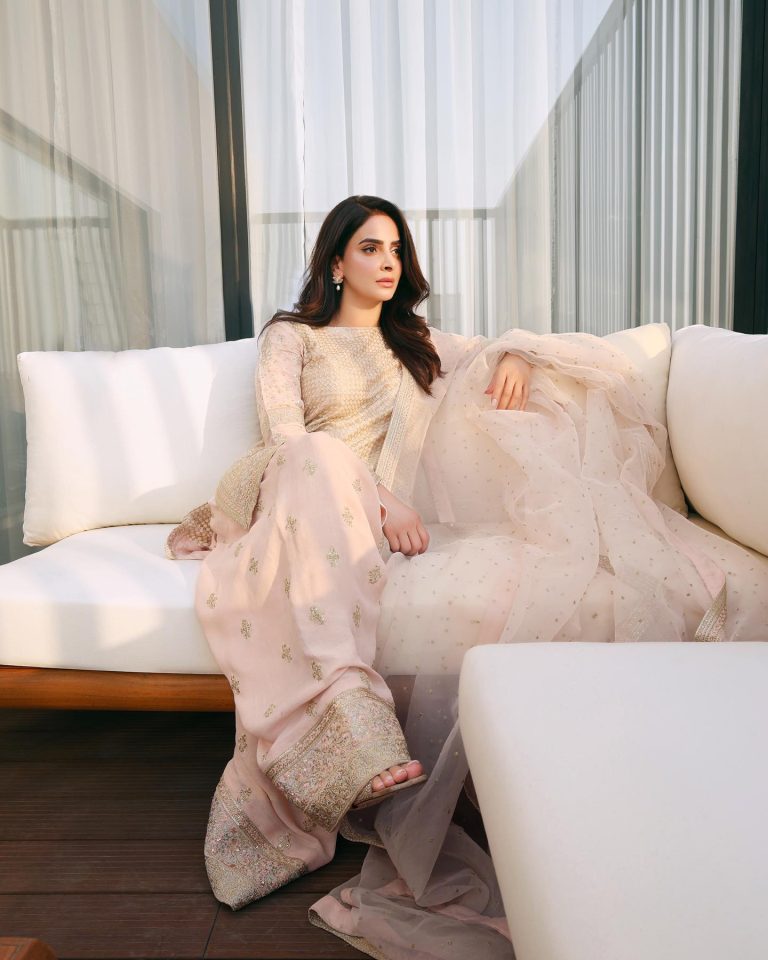 Top 10 Pakistani Actresses Right Now | Reviewit.pk