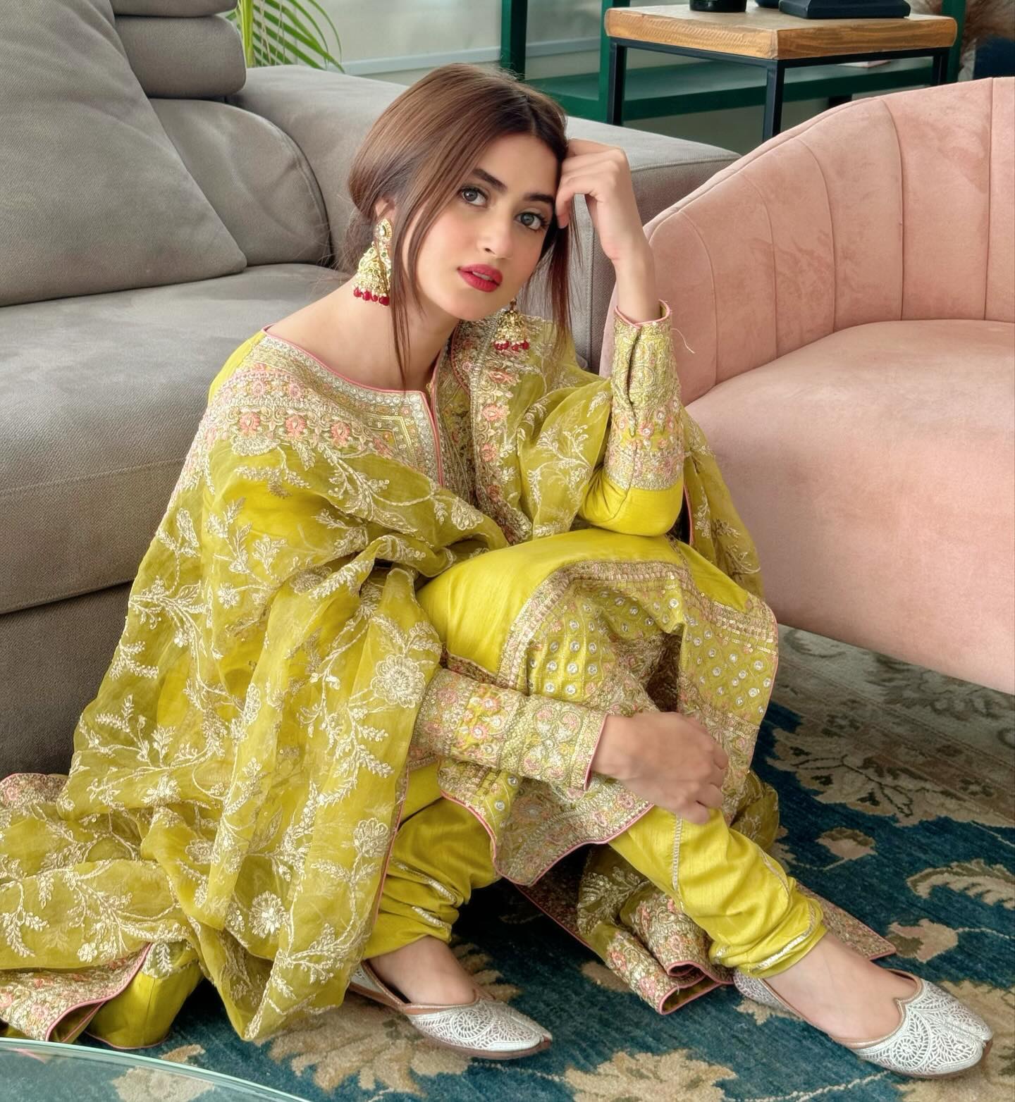 Top 10 Pakistani Actresses Right Now | Reviewit.pk