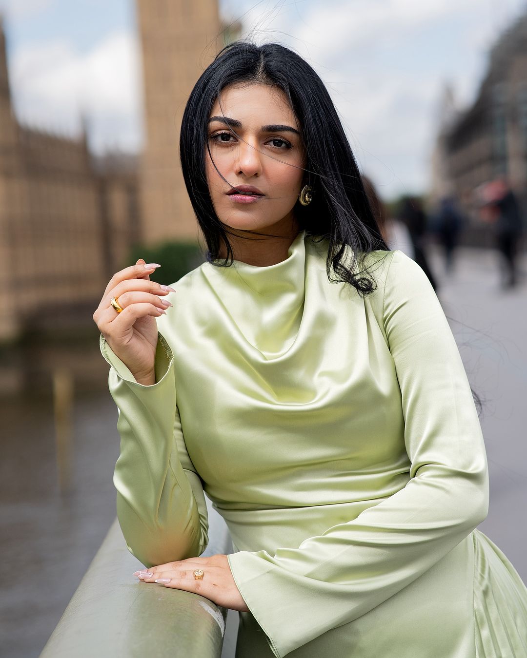 Sarah Khan Radiates Charm in Her Latest Bridal Photoshoot | Reviewit.pk