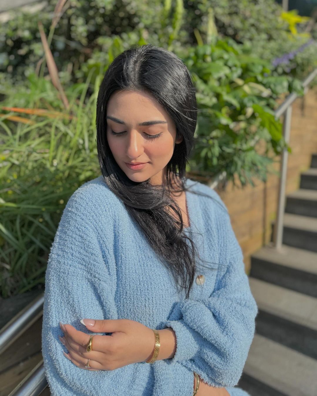 Sarah Khan's New Beautiful Pictures With Family From London | Reviewit.pk