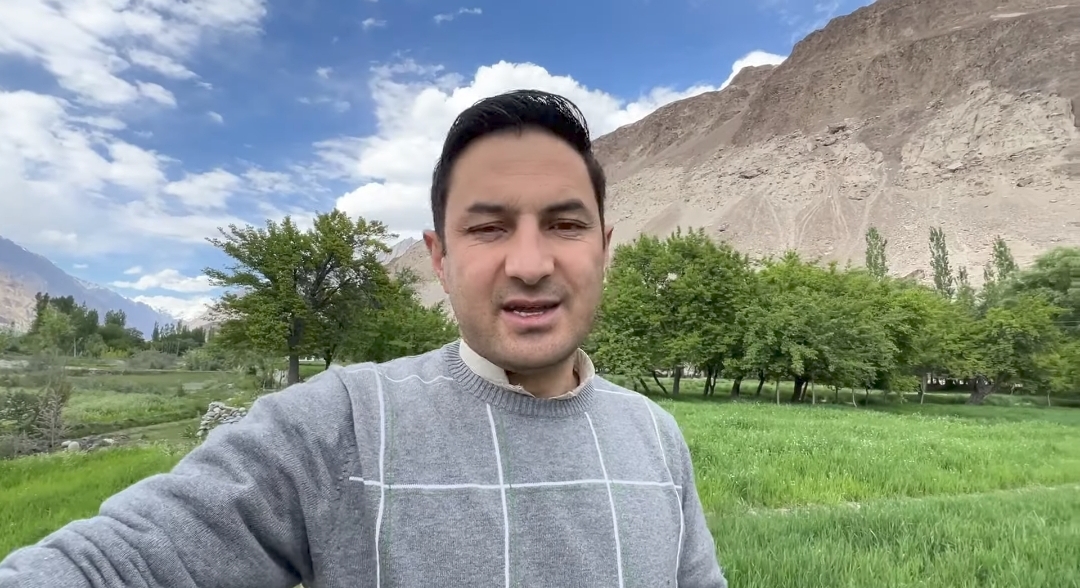 Why Did Shiraz Quit Vlogging | Reviewit.pk