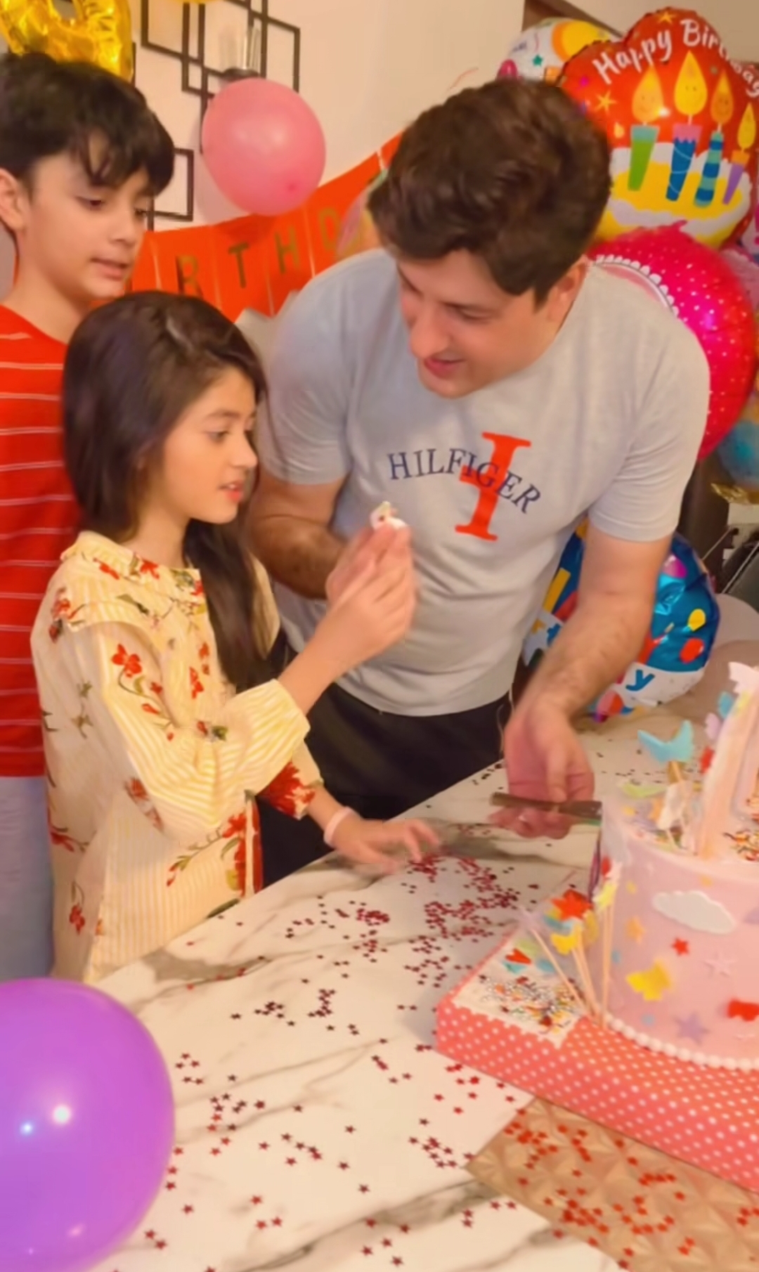 Syed Jibran Celebrates Daughter's 9th Birthday | Reviewit.pk