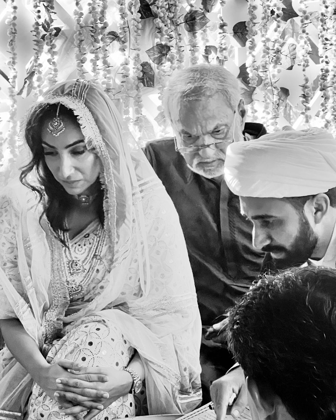 Anoushey Ashraf Announces Nikah & Share Pictures | Reviewit.pk