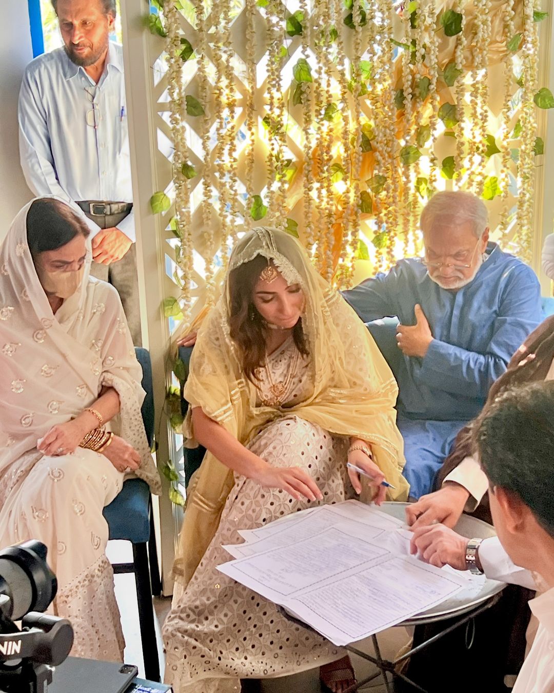 Anoushey Ashraf Announces Nikah & Share Pictures | Reviewit.pk