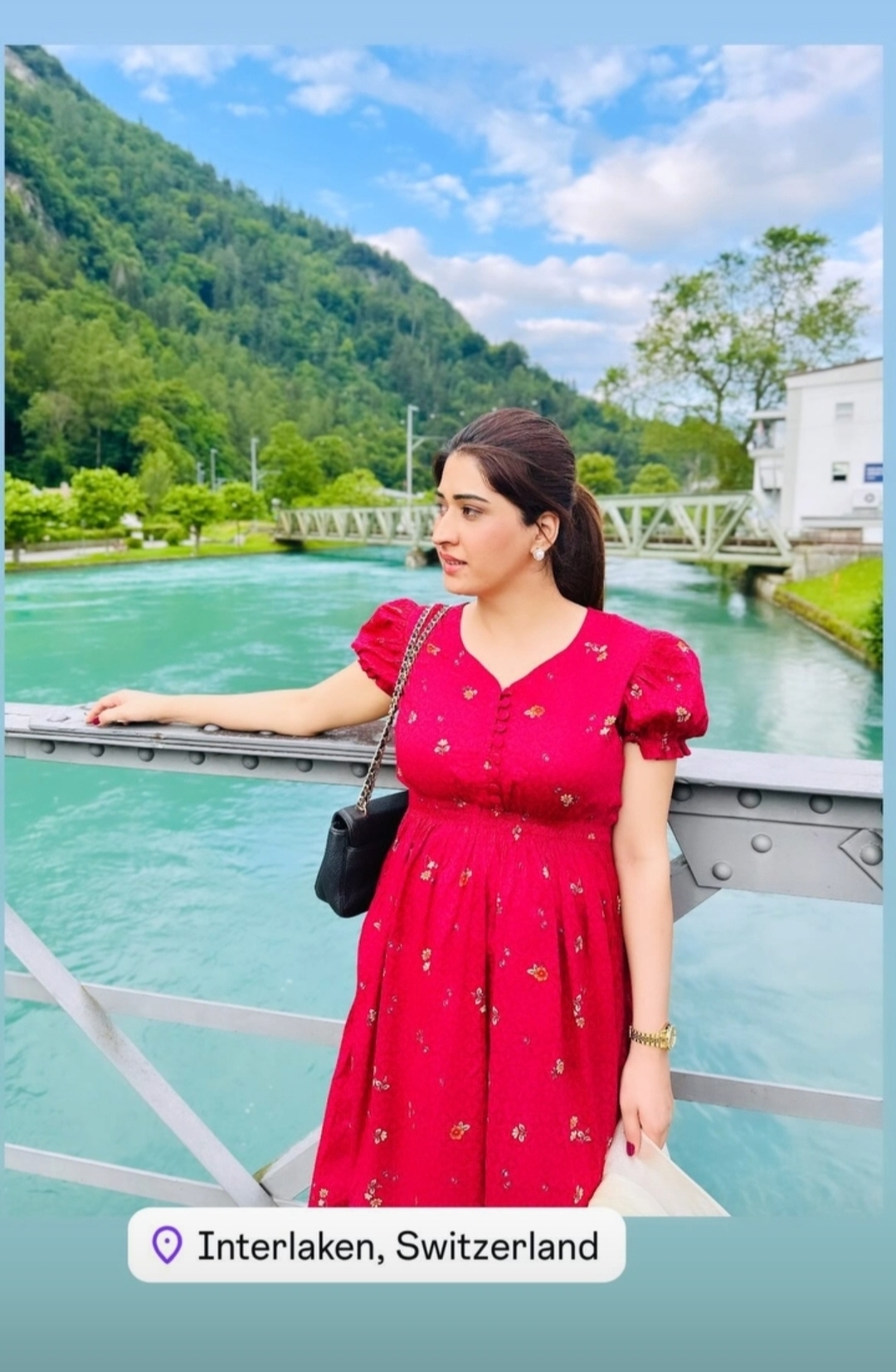 Aroosa Khan Shares New Pictures From Switzerland | Reviewit.pk