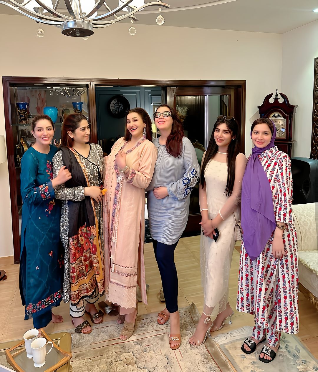 Celebrities Enjoying Chaand Raat With Friends & Family | Reviewit.pk