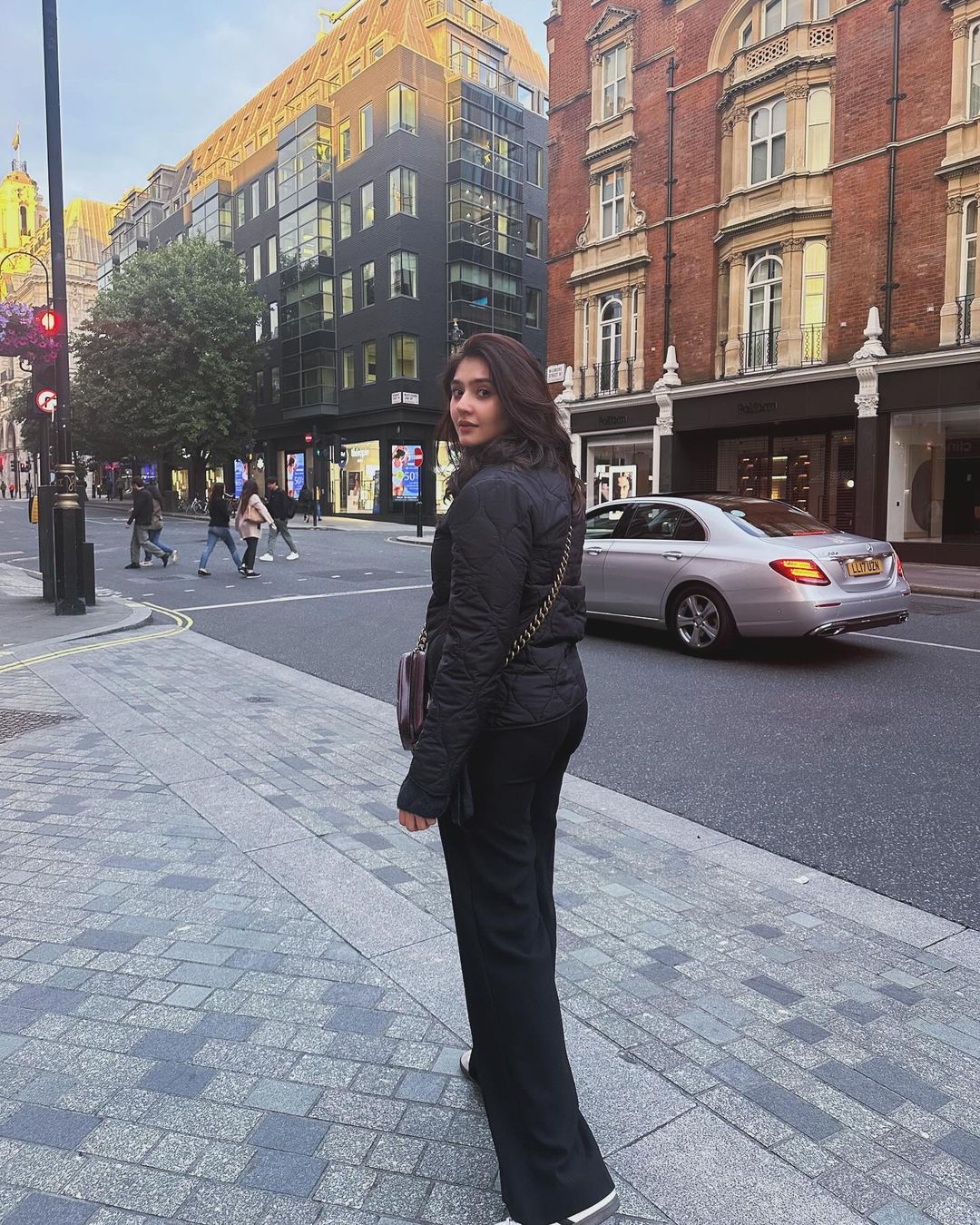Durefishan Saleem's New Gorgeous Pictures From London | Reviewit.pk
