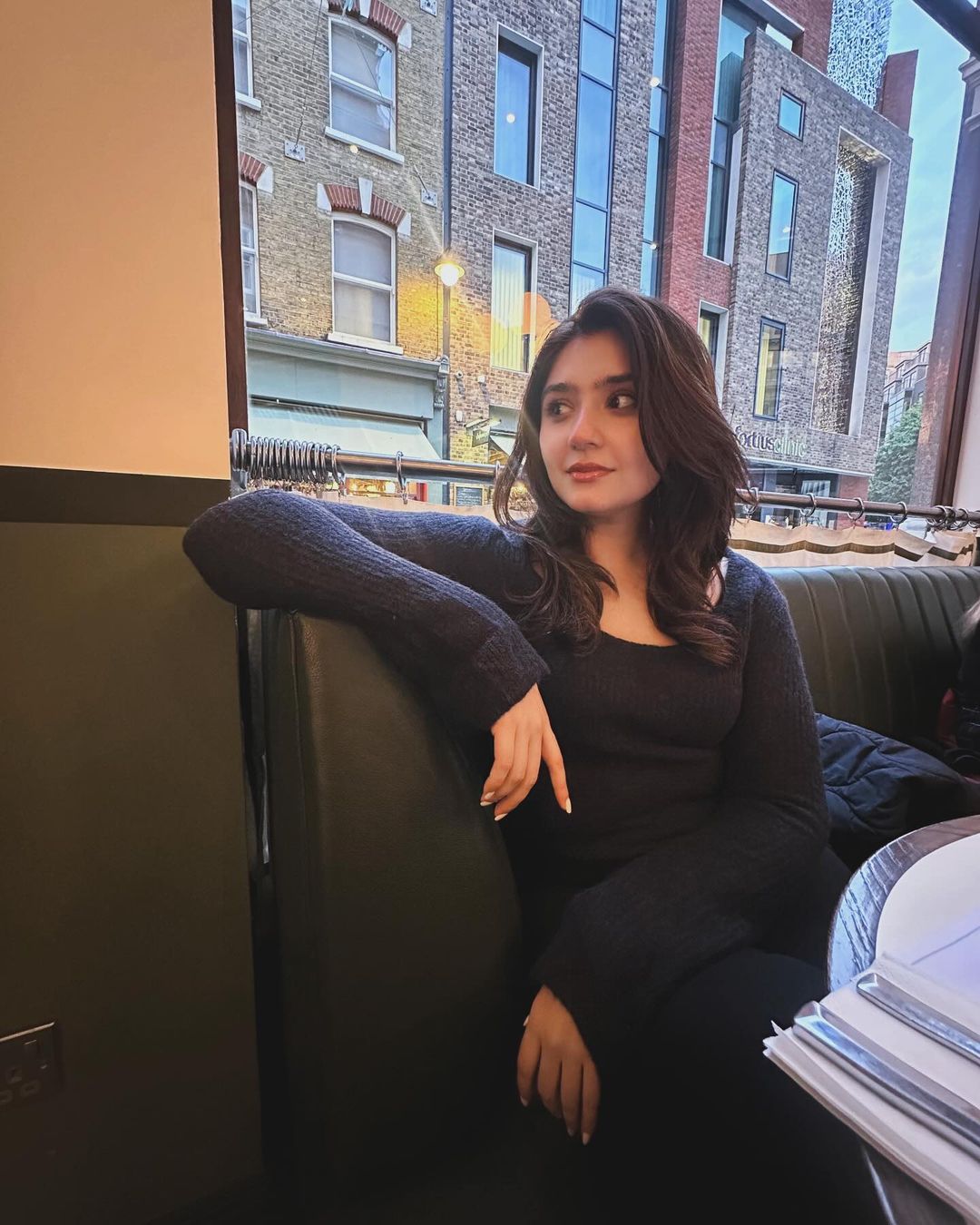 Durefishan Saleem's New Gorgeous Pictures From London | Reviewit.pk
