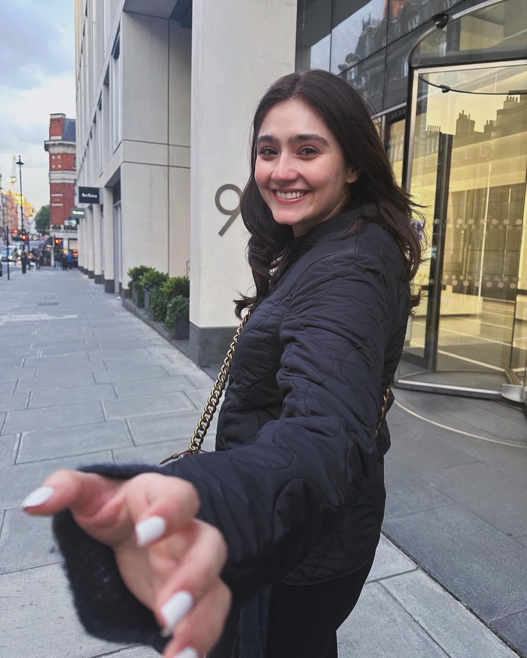 Durefishan Saleem's New Gorgeous Pictures From London | Reviewit.pk