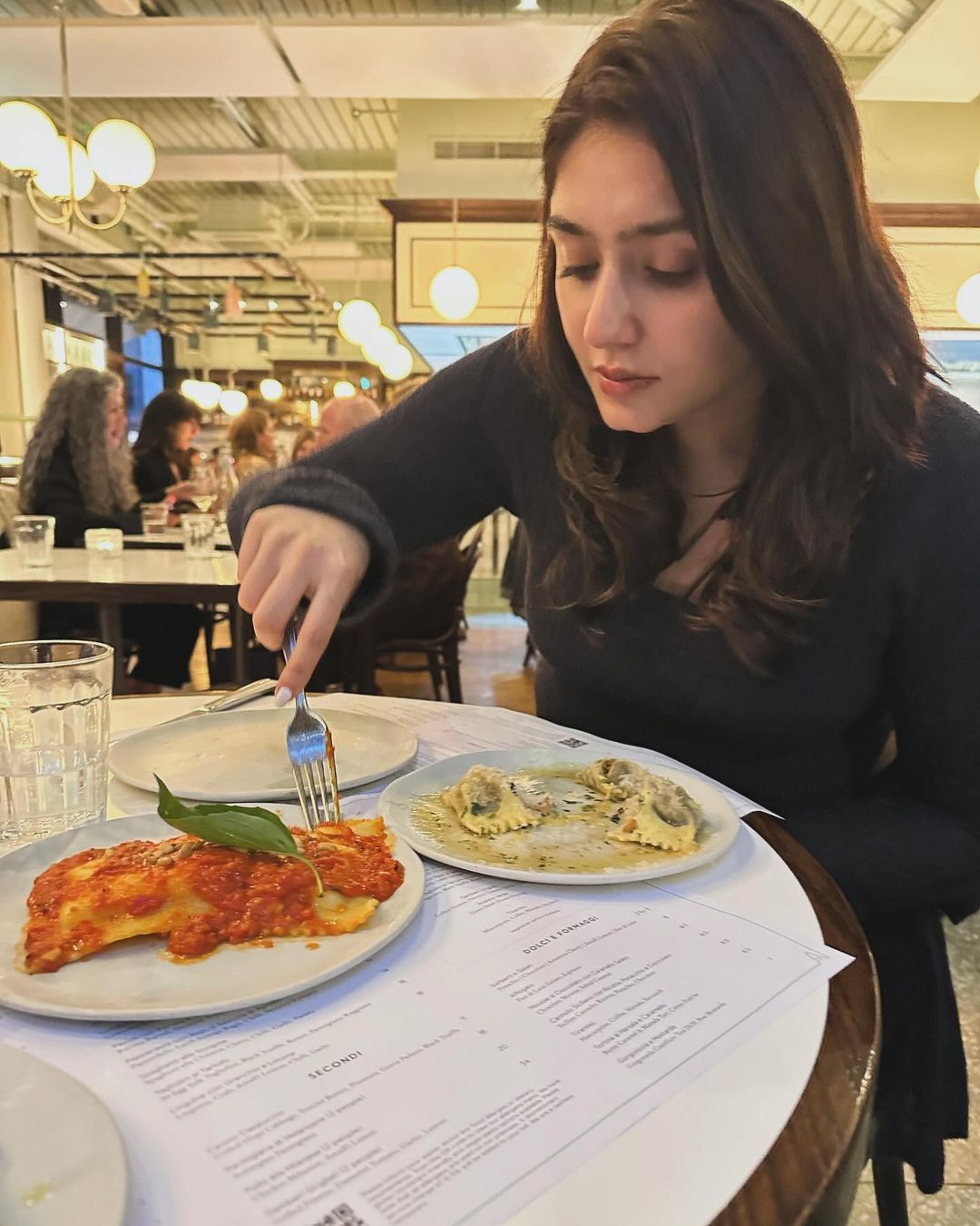 Durefishan Saleem's New Gorgeous Pictures From London | Reviewit.pk