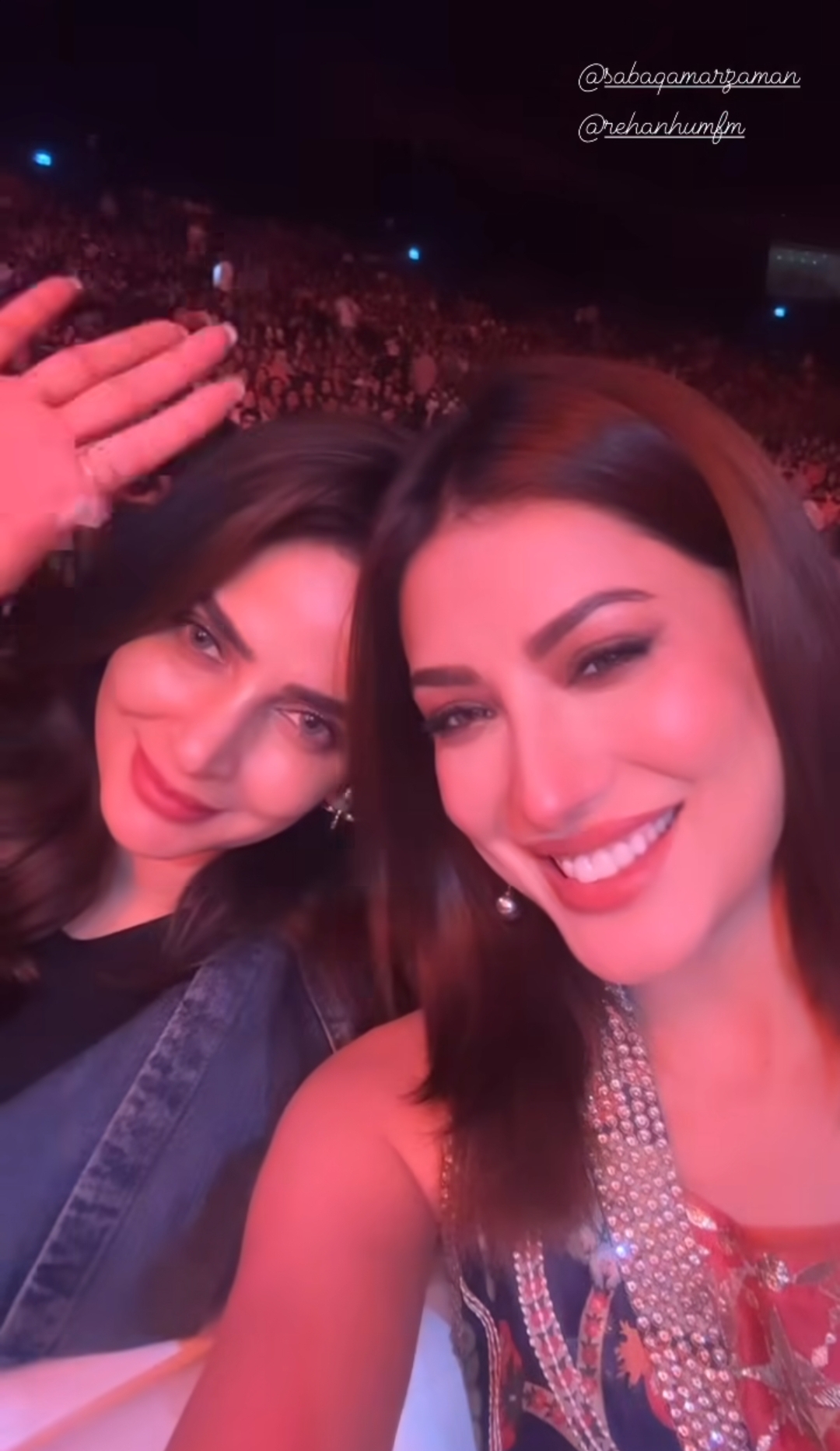 Saba Qamar & Mehwish Hayat Enjoying Atif Aslam's Concert In Abu Dhabi ...