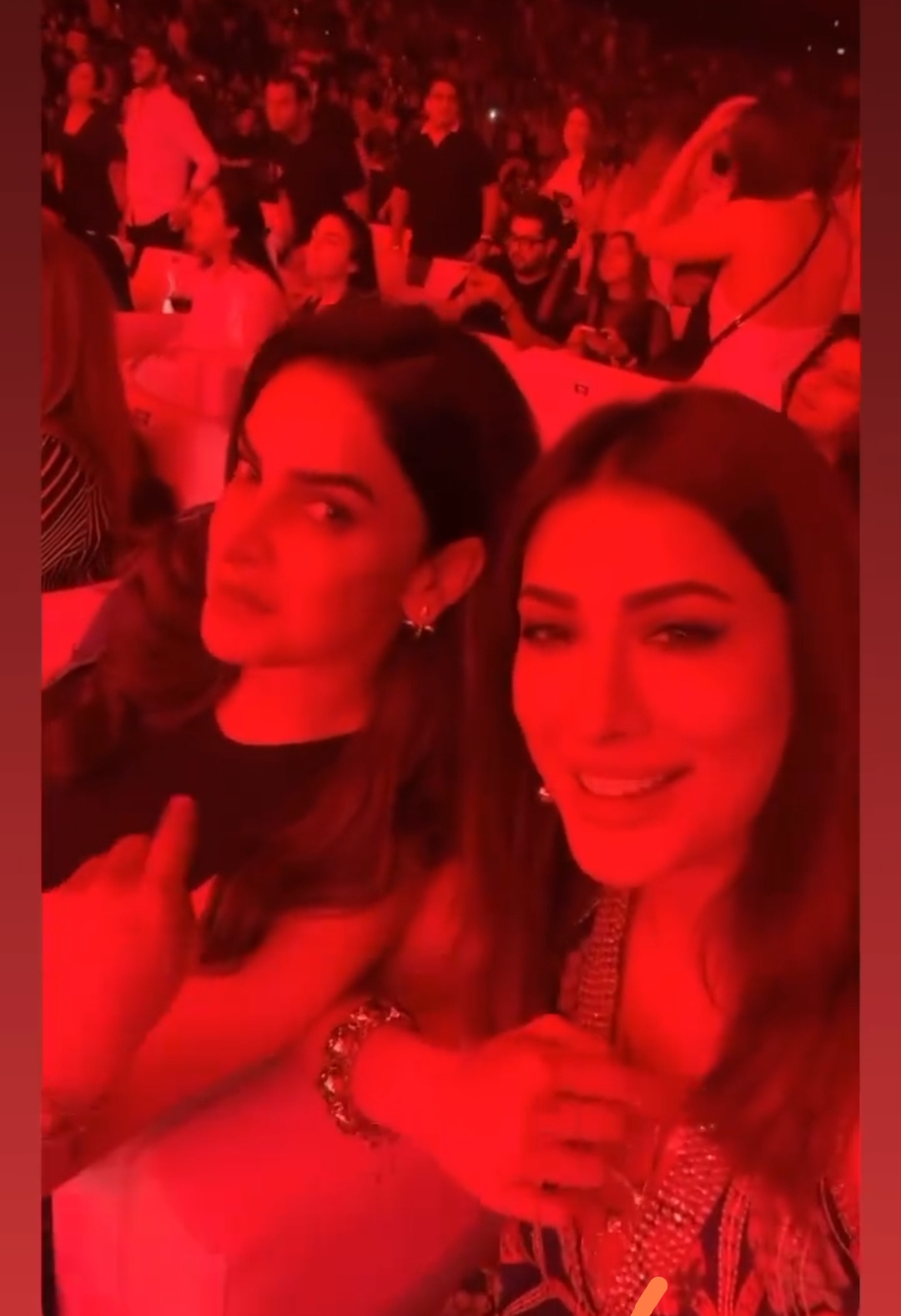 Saba Qamar & Mehwish Hayat Enjoying Atif Aslam's Concert In Abu Dhabi ...