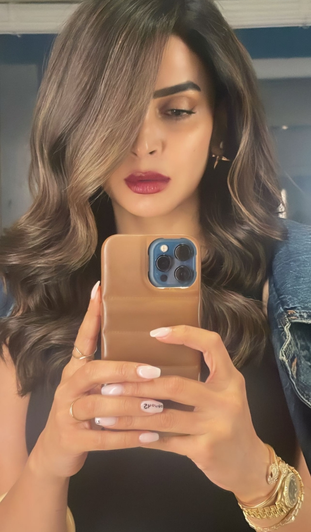 Saba Qamar & Mehwish Hayat Enjoying Atif Aslam's Concert In Abu Dhabi | Reviewit.pk