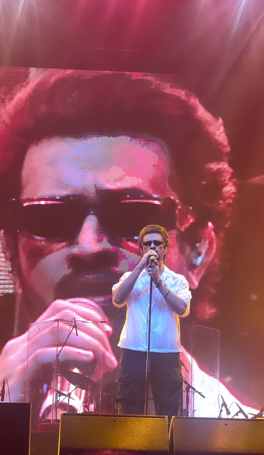 Saba Qamar & Mehwish Hayat Enjoying Atif Aslam's Concert In Abu Dhabi ...