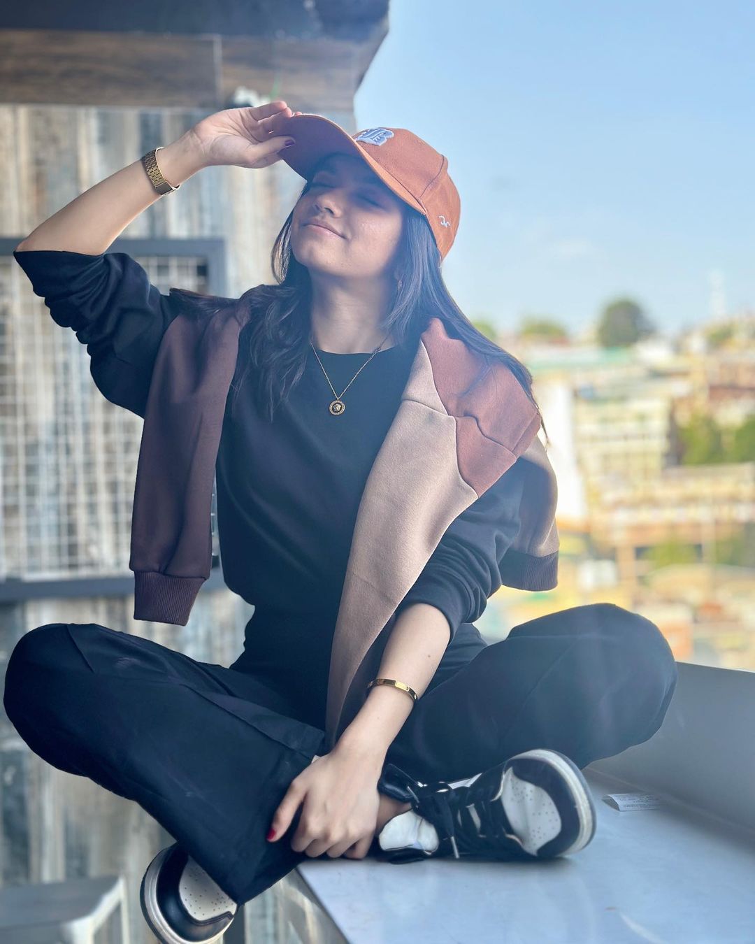 Aina Asif Shares Pictures From Murree Trip | Reviewit.pk