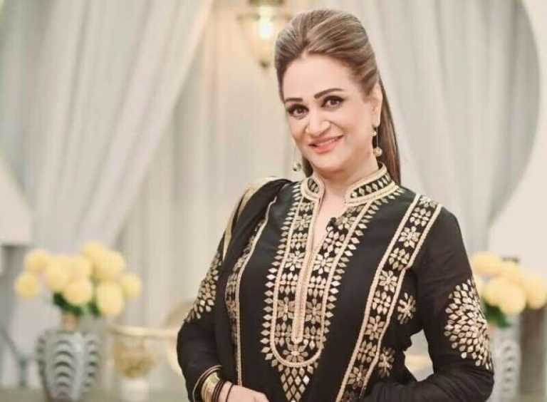 Why Bushra Ansari Stopped Humayun Saeed From Calling Her Aapa | Reviewit.pk