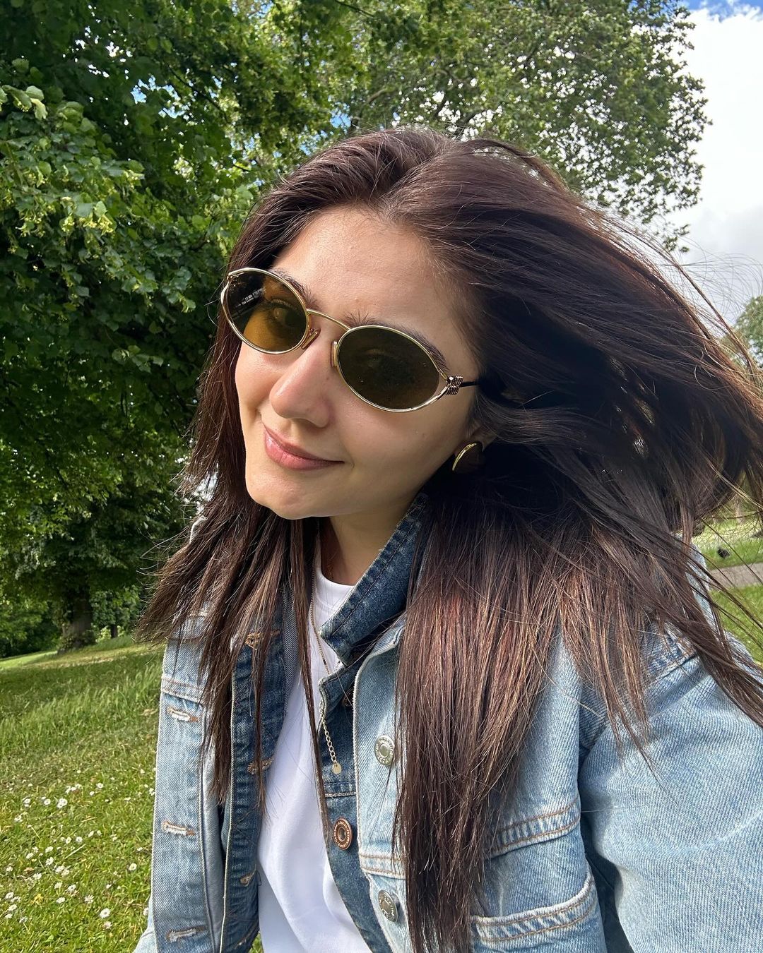 Durefishan Saleem Latest Beautiful Clicks From London | Reviewit.pk