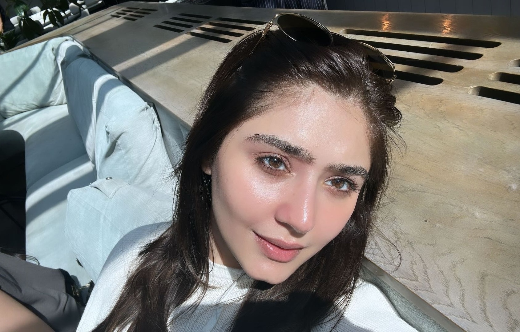 Durefishan Saleem's Gorgeous New Pictures From London | Reviewit.pk