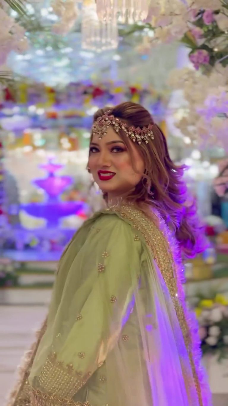 Rabeeca Khan's Mother's Look From Daughter's Wedding Under Criticism | Reviewit.pk