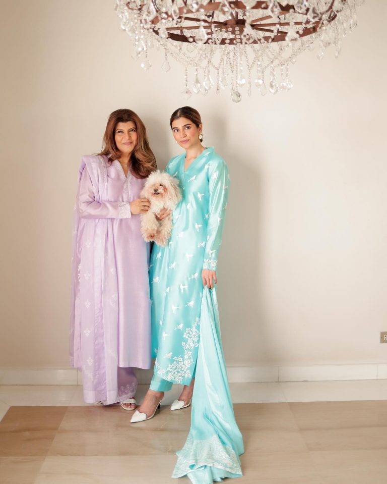 Minna Tariq Vacations In Amsterdam With Her Husband | Reviewit.pk