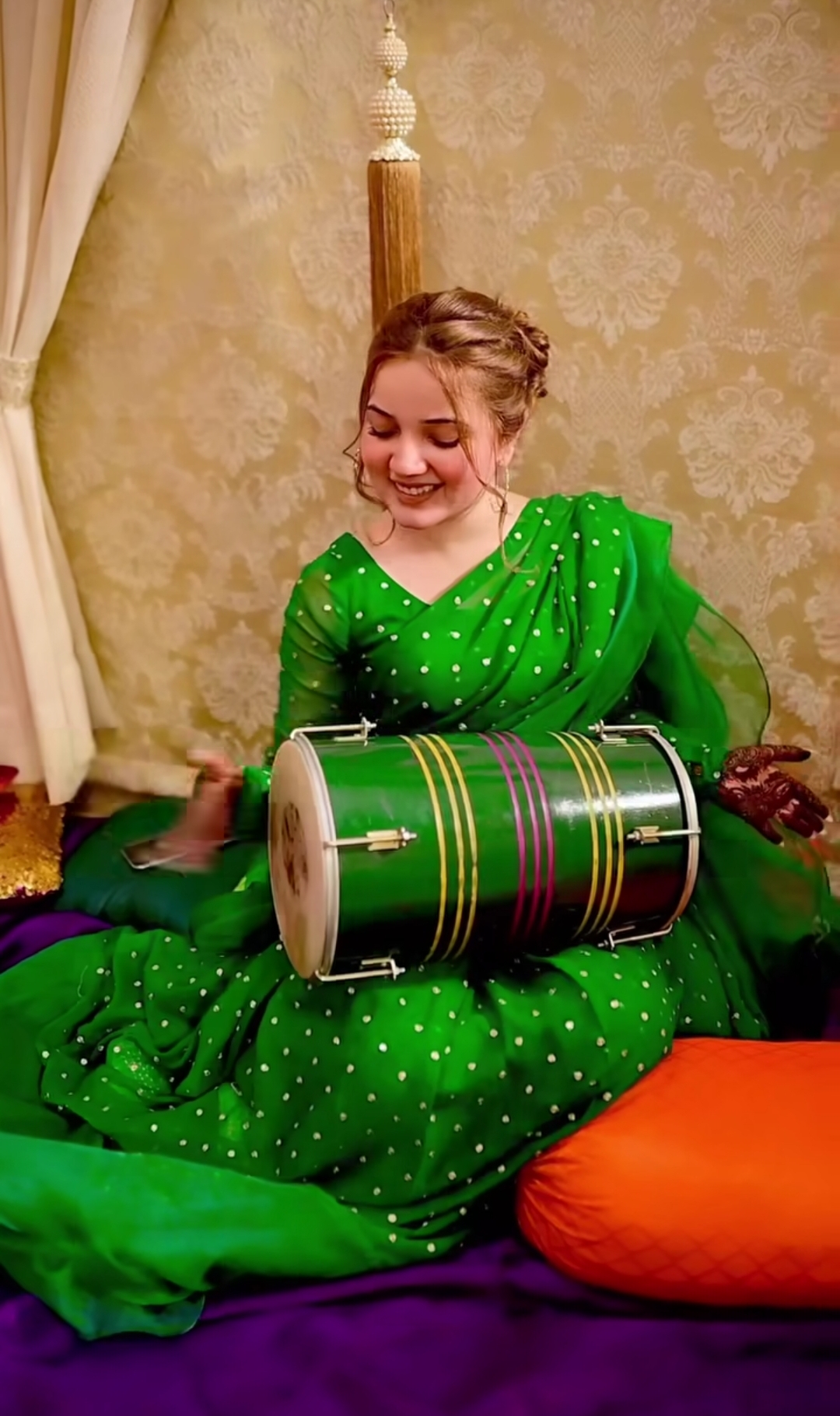 Tiktoker Rabeeca Khan Performance on Mehndi Laga Kay Rakhna Song | Reviewit.pk