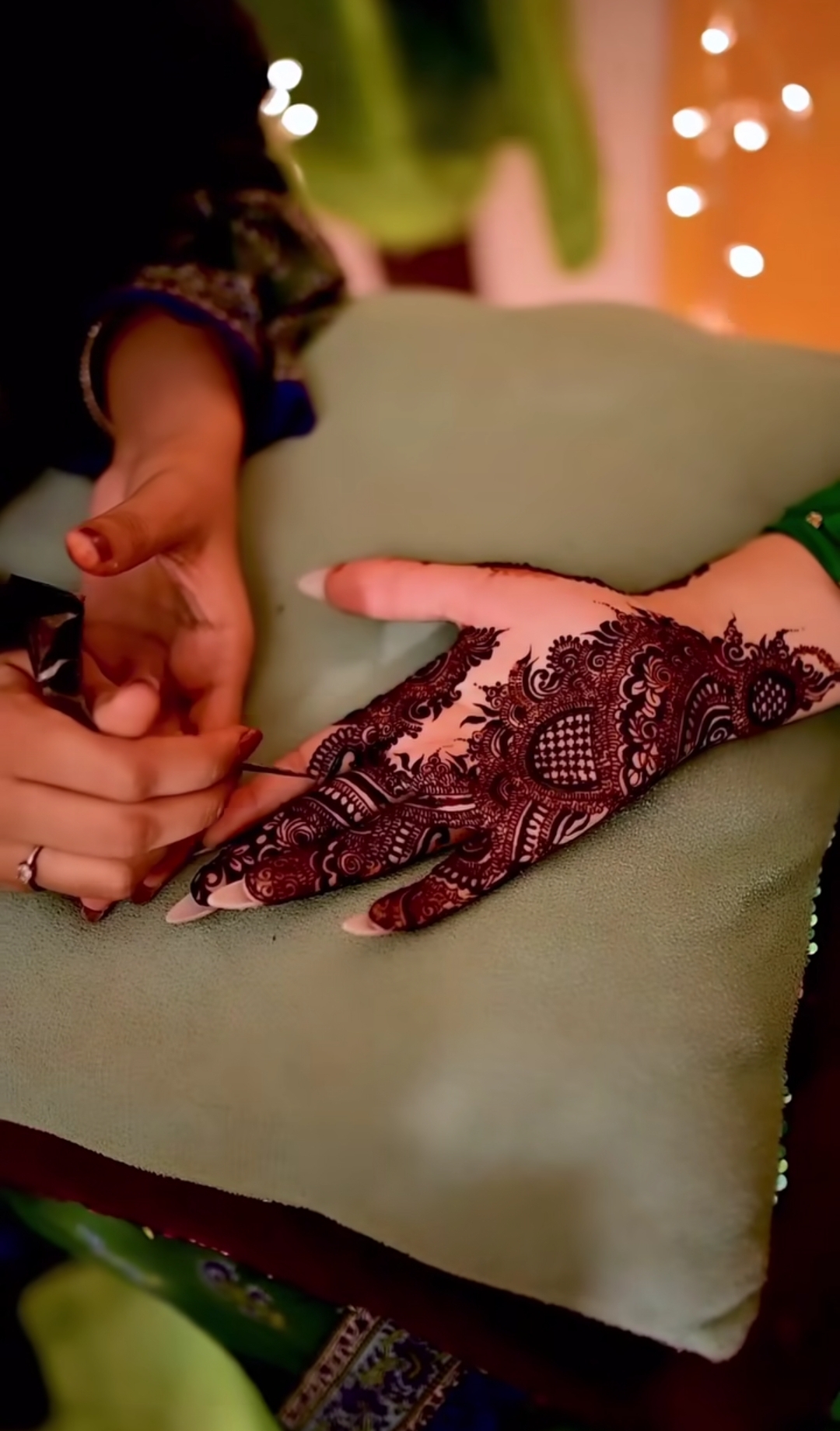 Tiktoker Rabeeca Khan Performance on Mehndi Laga Kay Rakhna Song ...