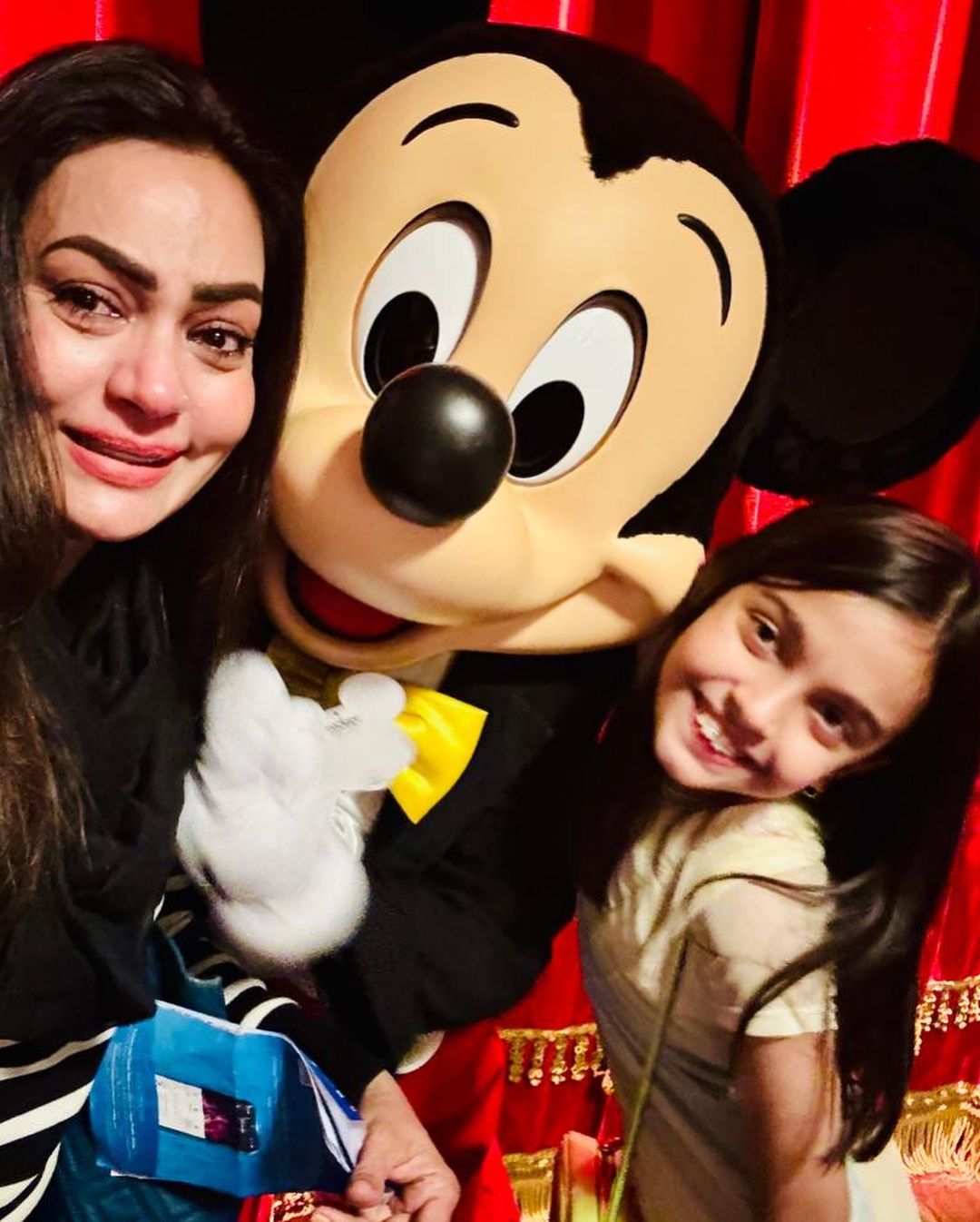 Sadia Imam Got Emotional at Disneyland Paris - Pictures | Reviewit.pk