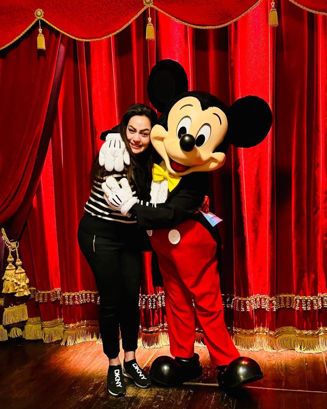 Sadia Imam Got Emotional at Disneyland Paris - Pictures | Reviewit.pk