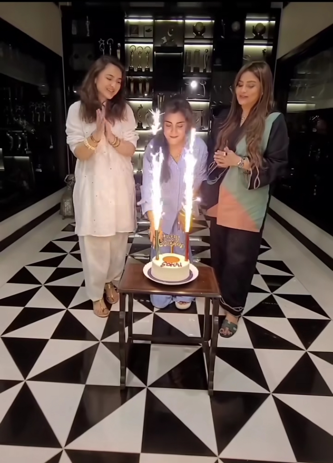 Sohai Ali Abro Celebrates Birthday With Yumna Zaidi & Sana Shahnawaz ...