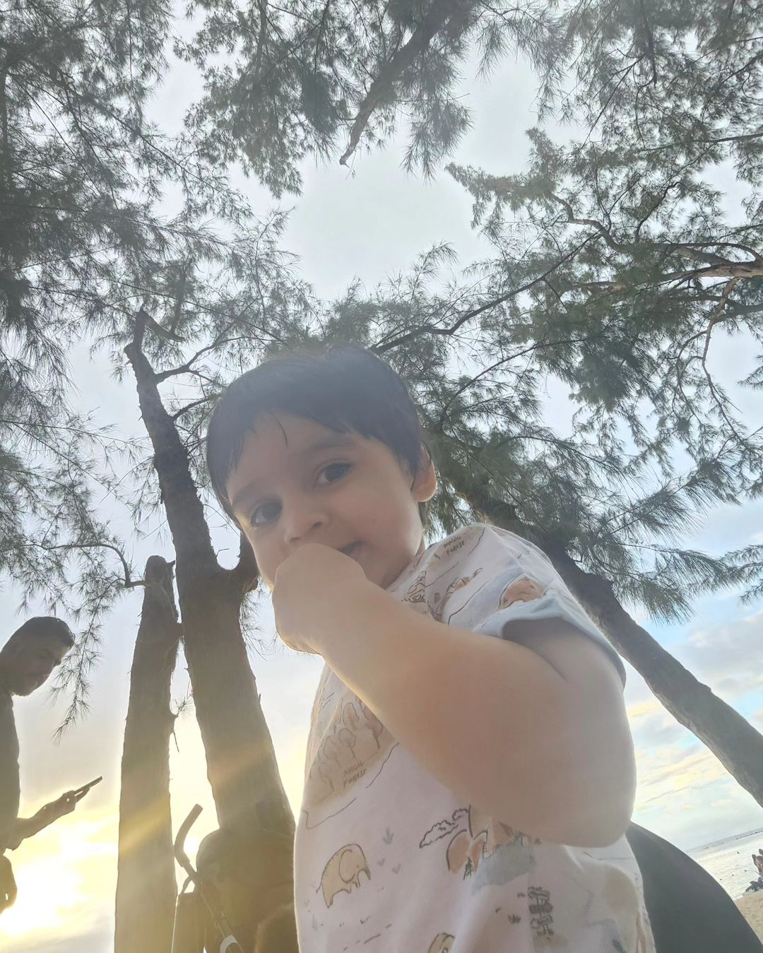 Srha Asgr's Beautiful Vacation In Mauritius With Husband & Son ...