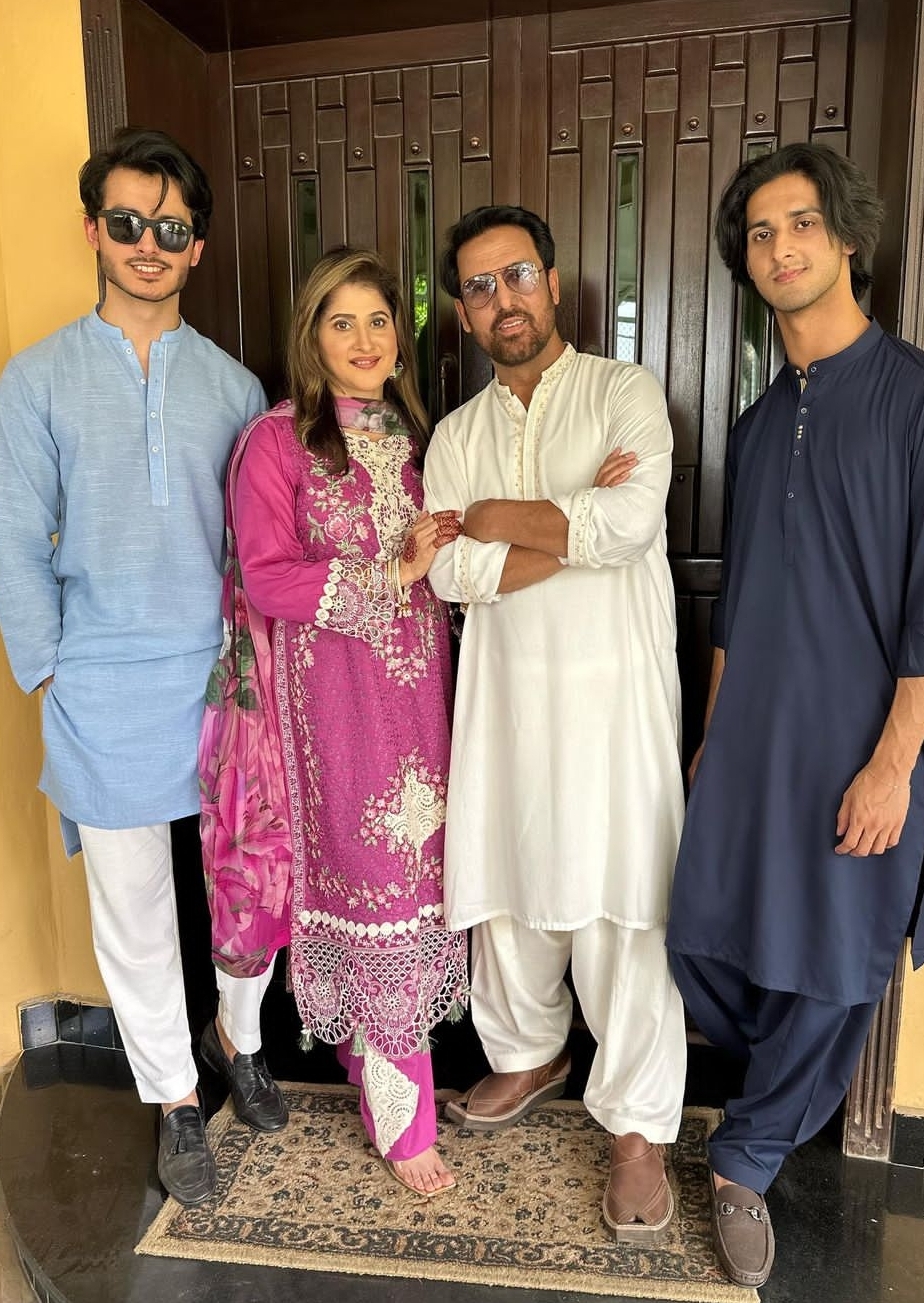 Jan Rambo Celebrates Birthday with Family | Reviewit.pk