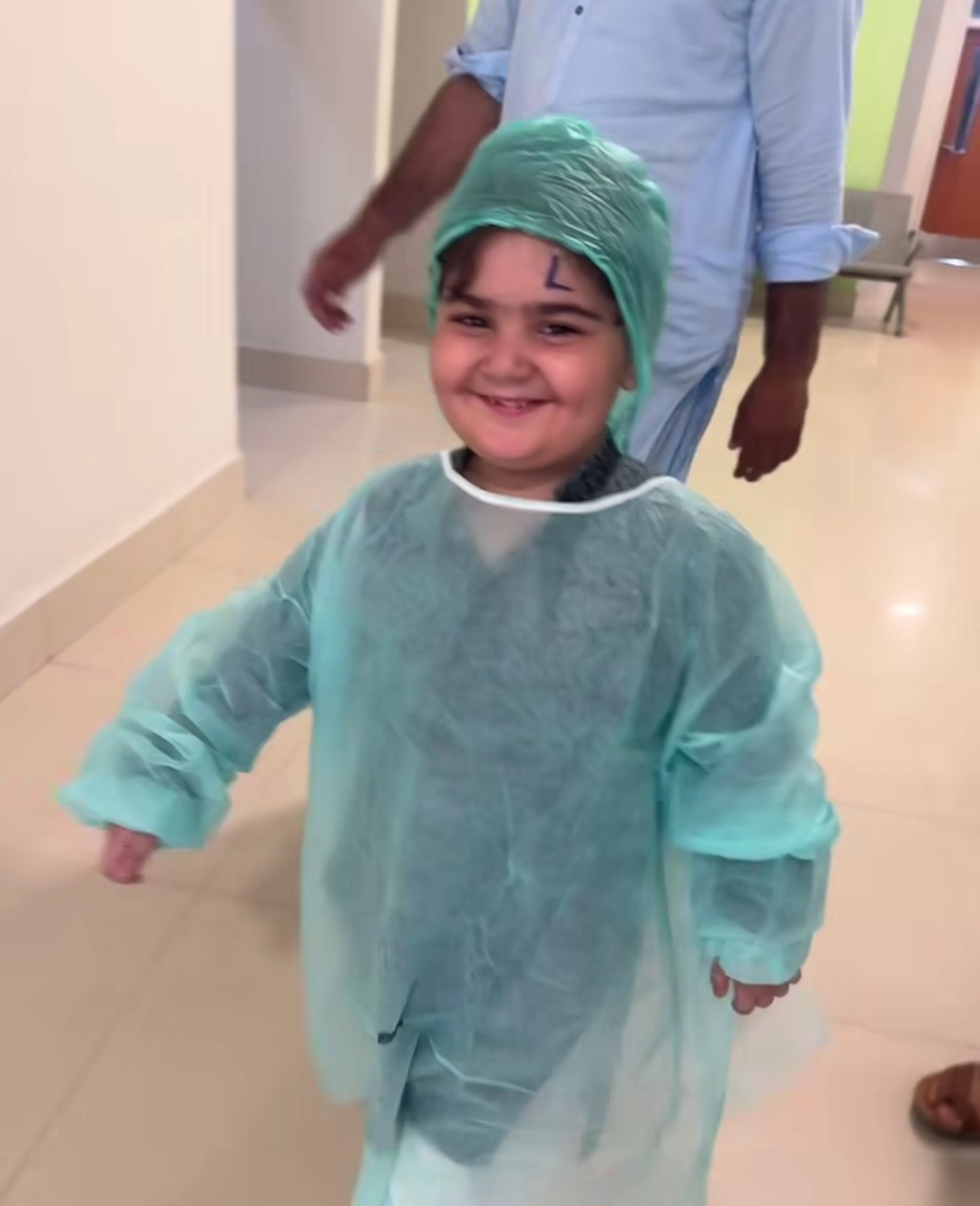 Umar Shah's Brave Attitude Before Surgery Inspires Followers | Reviewit.pk