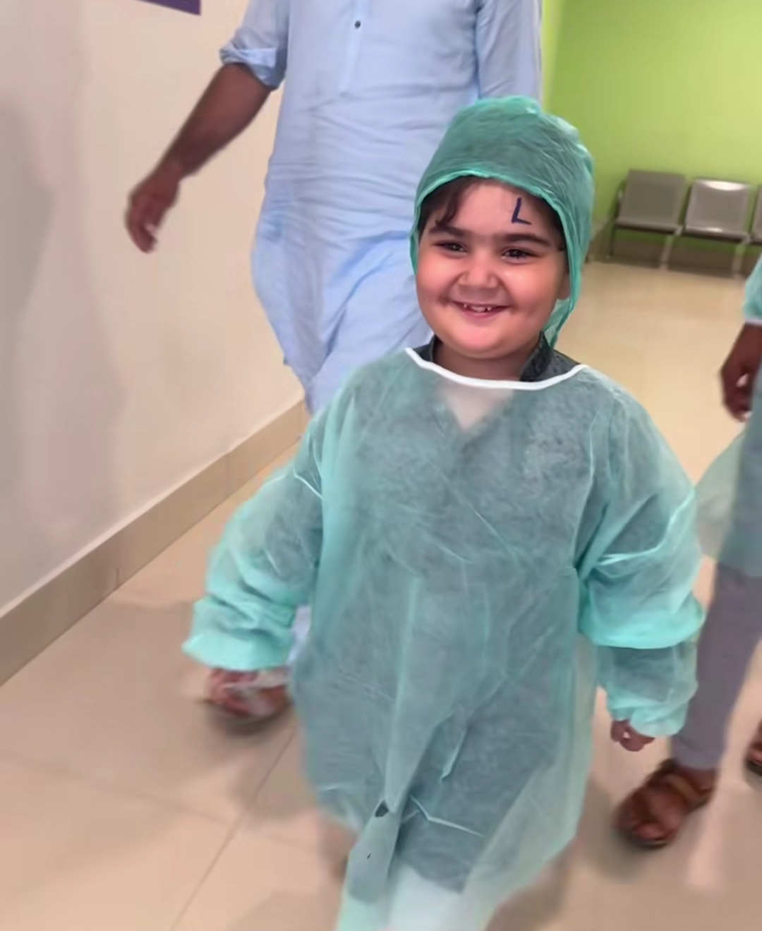 Umar Shah's Brave Attitude Before Surgery Inspires Followers | Reviewit.pk