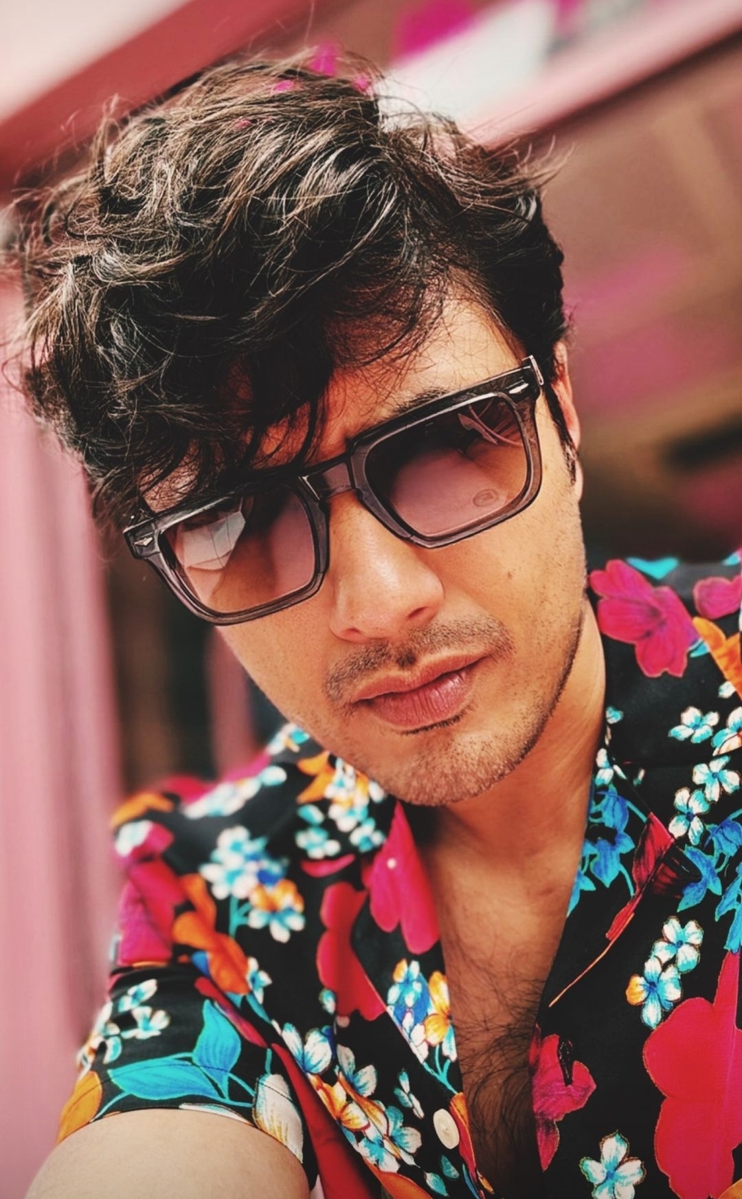Ali Zafar's Pictures With Family from UK & France | Reviewit.pk