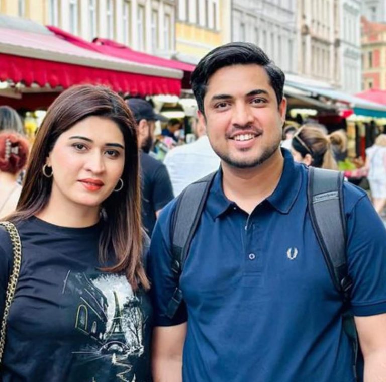 Aroosa Khan Shares Pictures From Eiffel Tower, Paris | Reviewit.pk