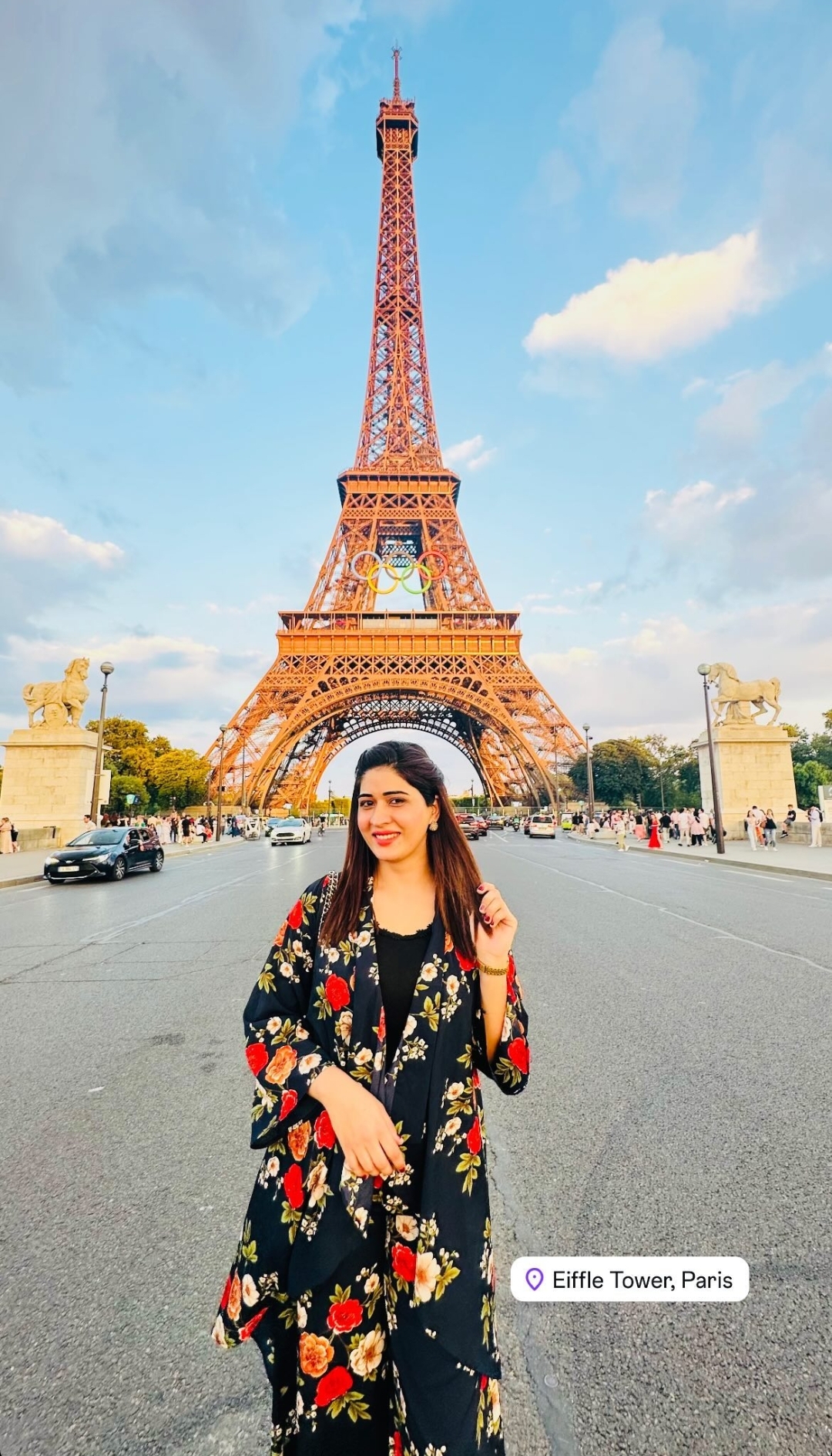 Aroosa Khan Shares Pictures From Eiffel Tower, Paris | Reviewit.pk