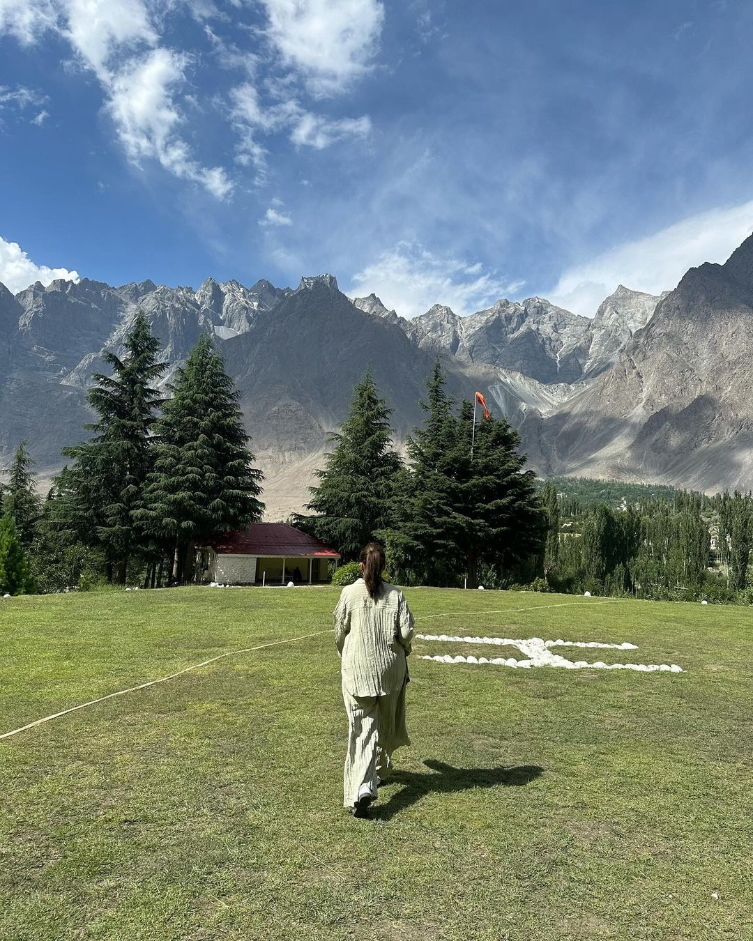 Durefishan Saleem in Skardu with Her Parents | Reviewit.pk