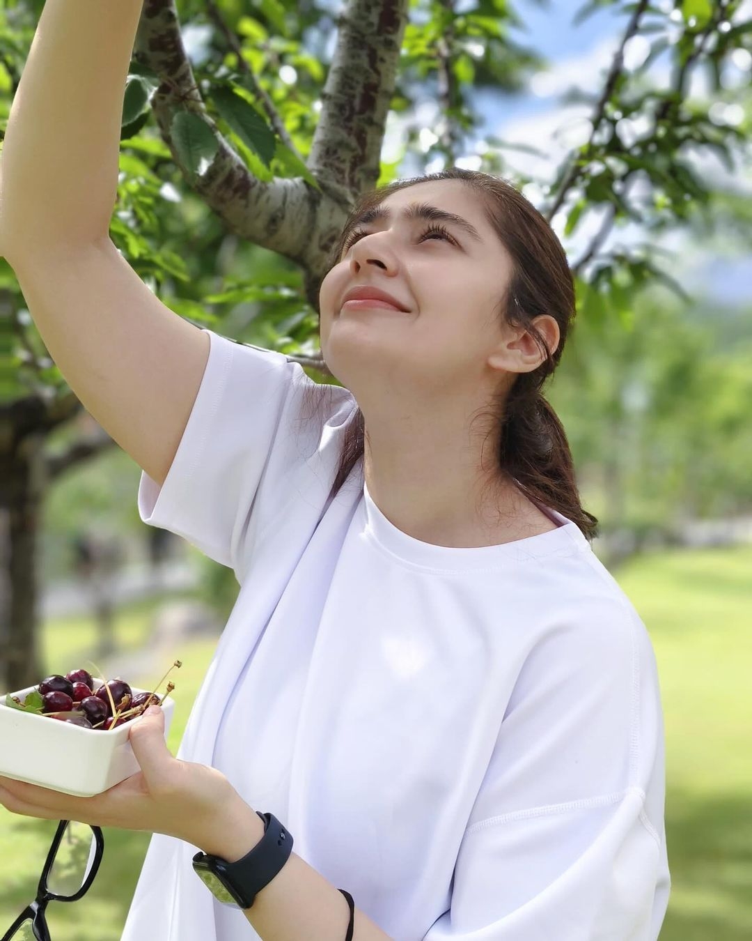 Durefishan Saleem in Skardu with Her Parents | Reviewit.pk