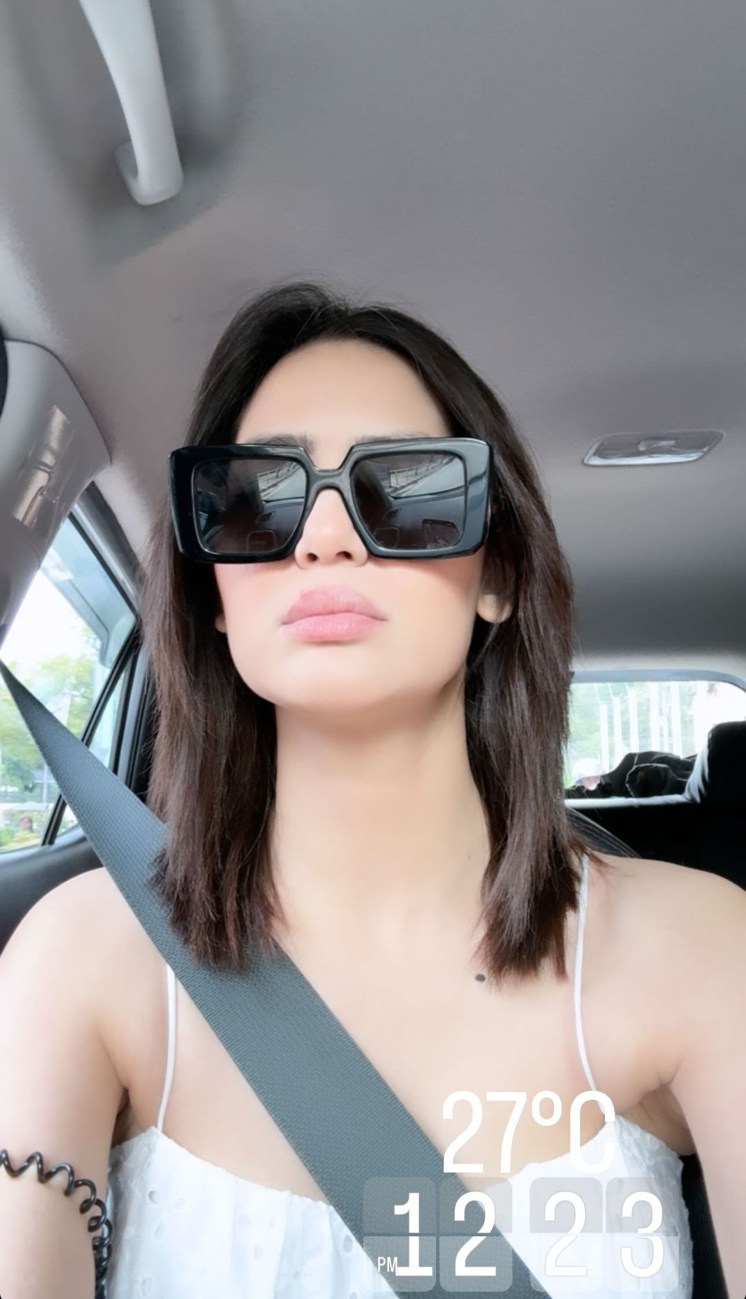 Madiha Imam Faces Backlash Over Bold Vacation Outfit | Reviewit.pk